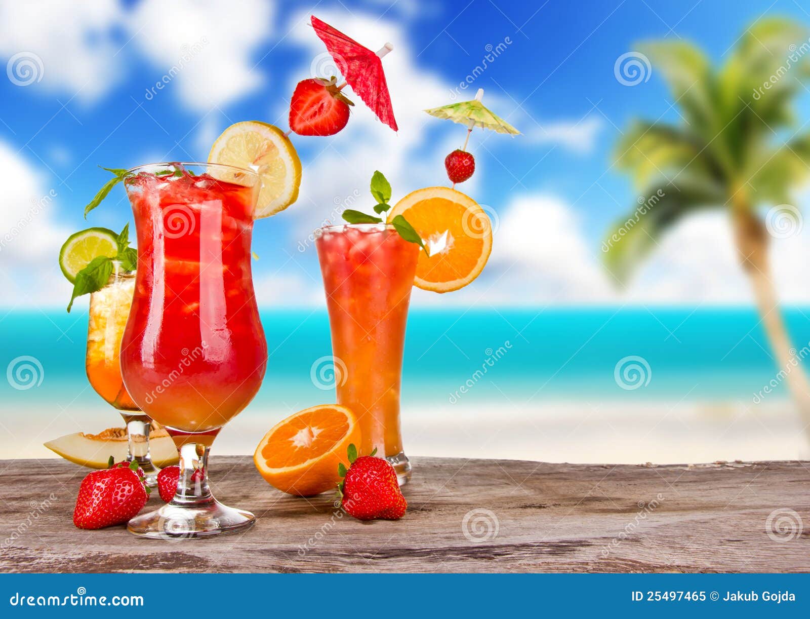 De cocktails van de zomer stock afbeelding. Image of exotisch - 25497465