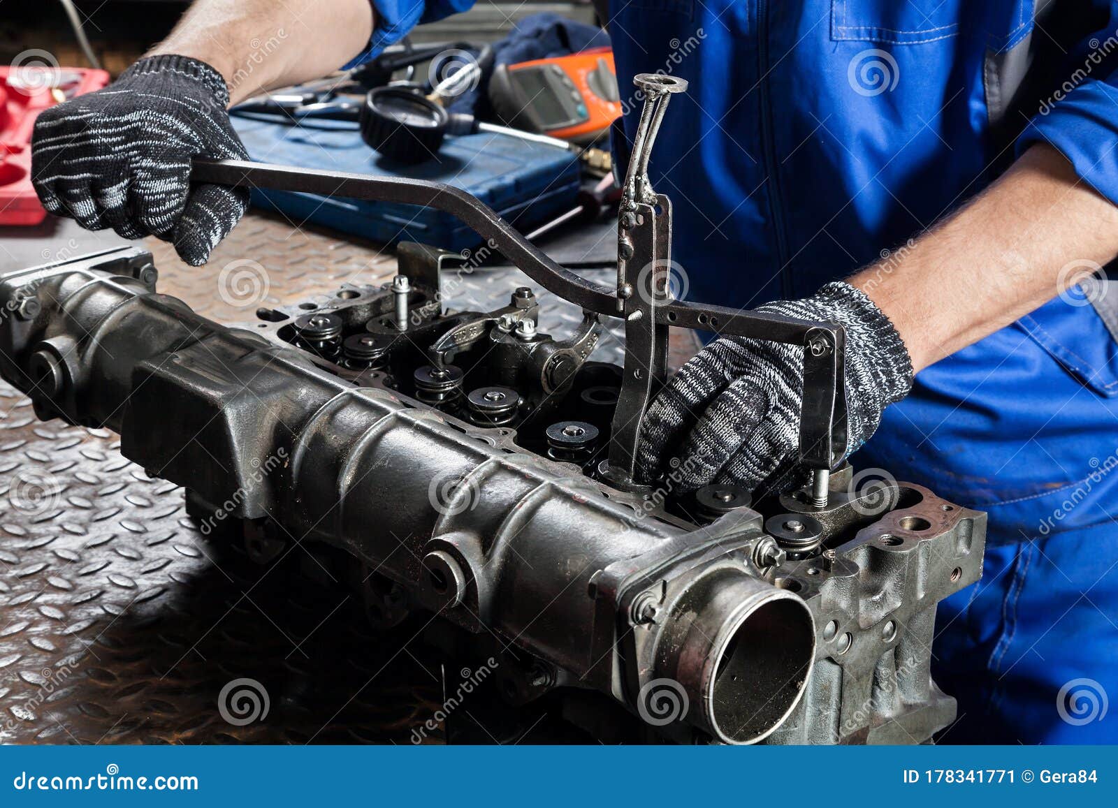 De-coking Diesel Engine stock image. Image of removal - 178341771