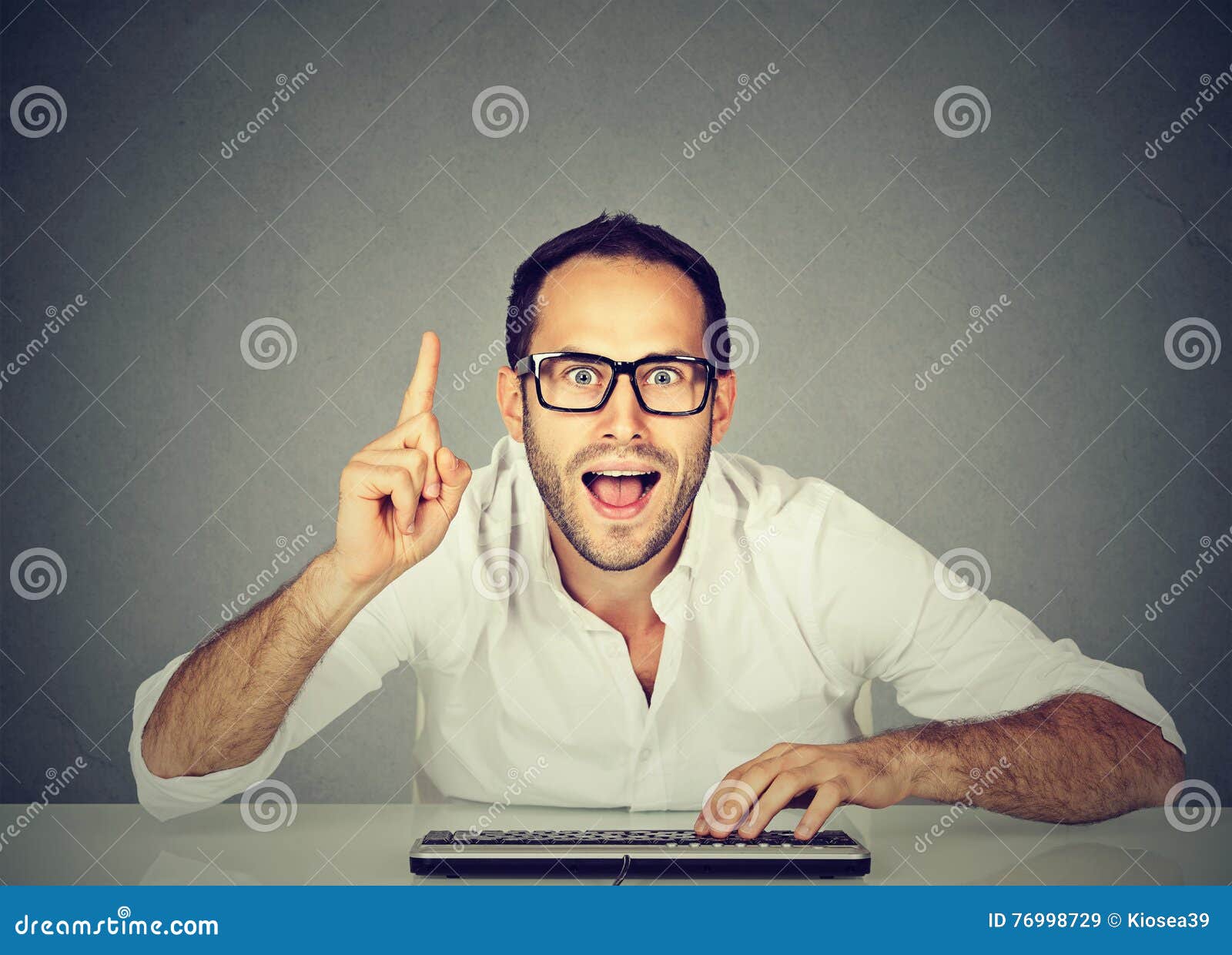 De Computer Geek Mens Kent Het Antwoord Stock Afbeelding - Image of ...