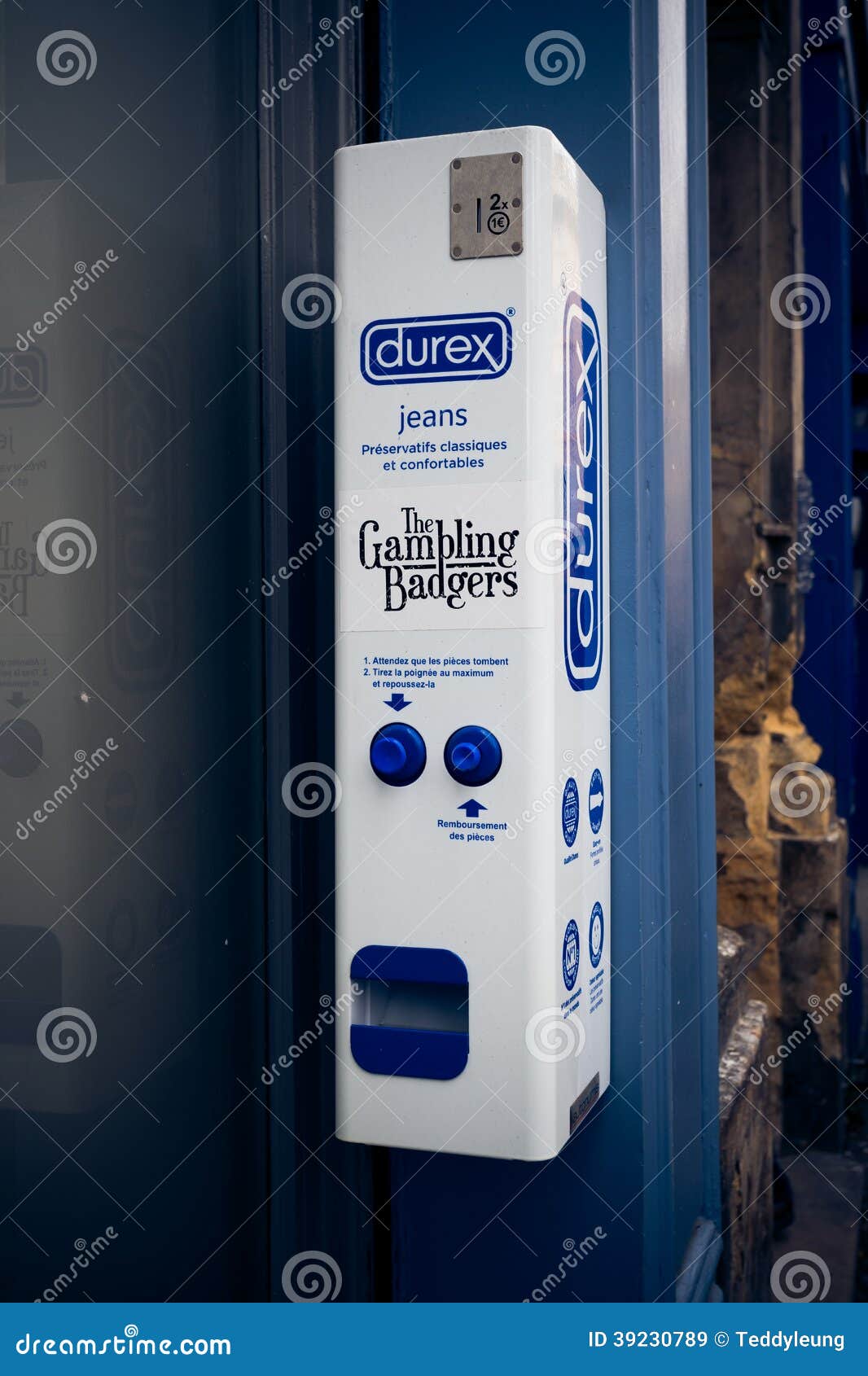 De Condooms Van De Straatverkoop Redactionele Stock Afbeelding - Image ...