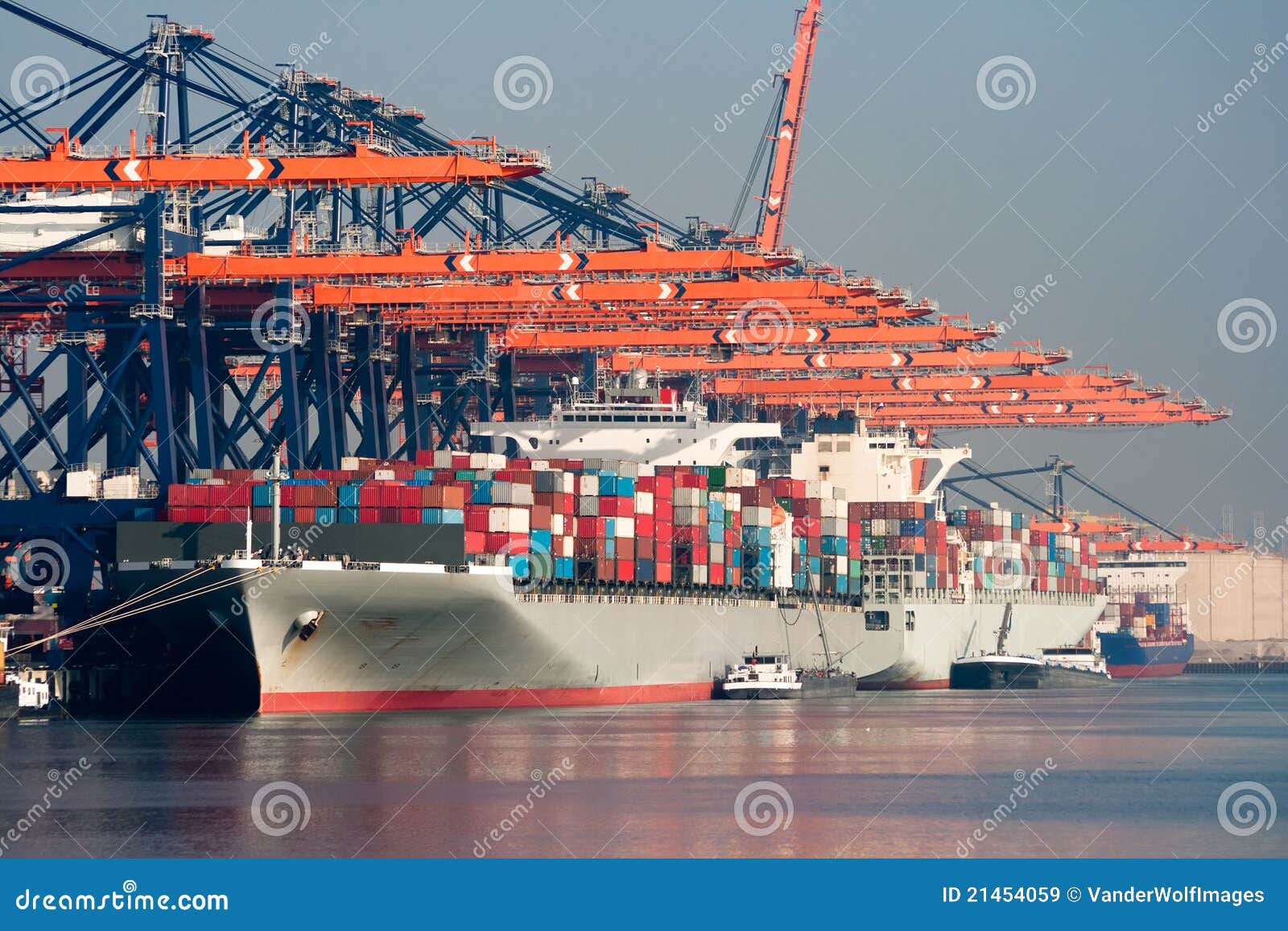 De Containerschepen Van De Haven Stock Afbeelding - Image of lading ...