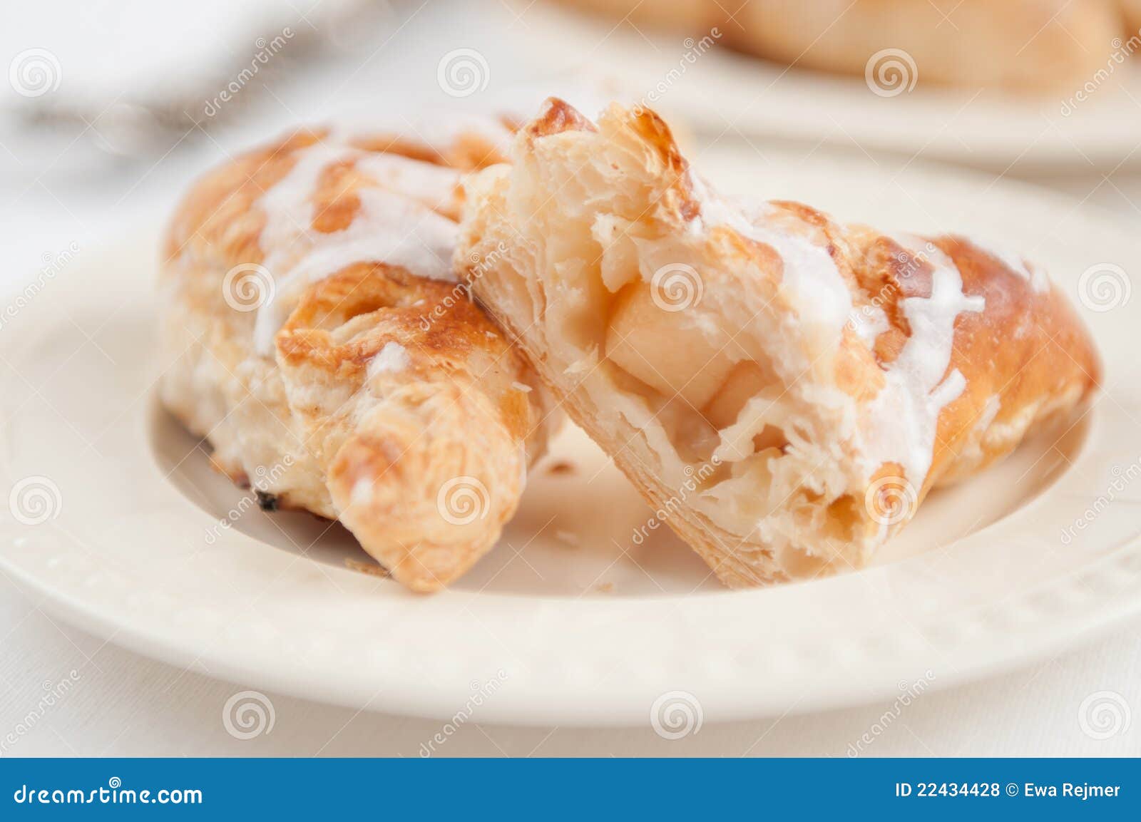 De Croissant van de appel stock foto. Image of croissant - 22434428