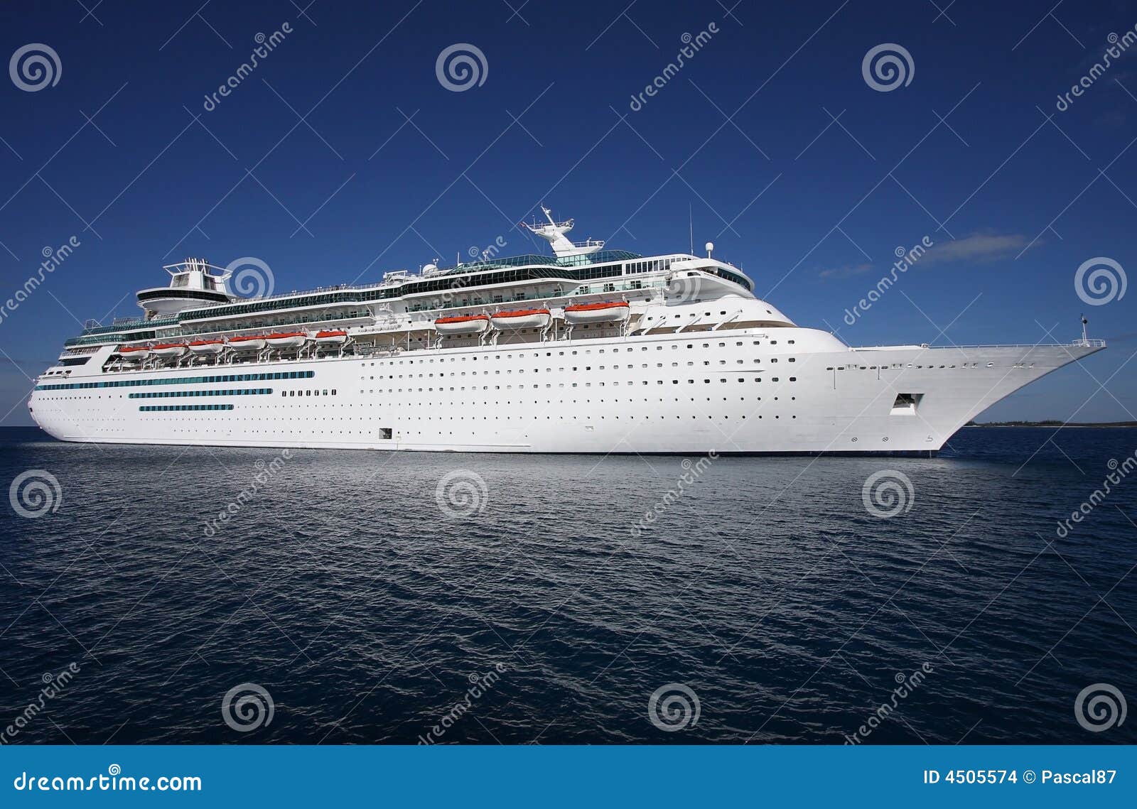 De cruiseschip van de luxe stock foto. Image of schip - 4505574
