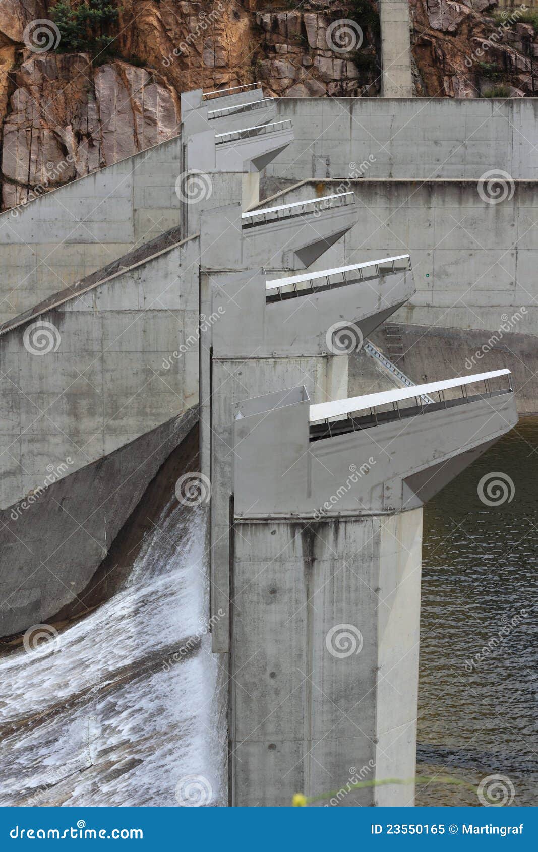 De Dambouw Van Lyell Van Het Meer Stock Afbeelding - Image of klip ...