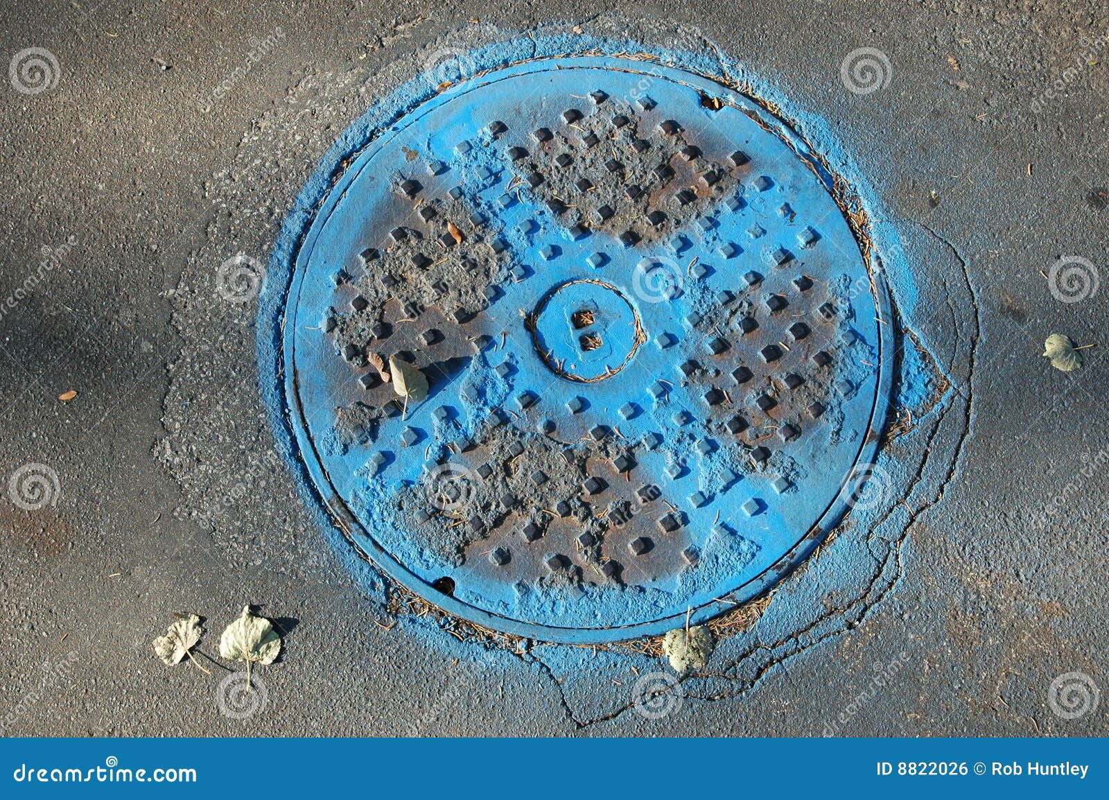 De Dekking Van Het Riool Met Blauwe Verf. Stock Foto - Image of verf ...