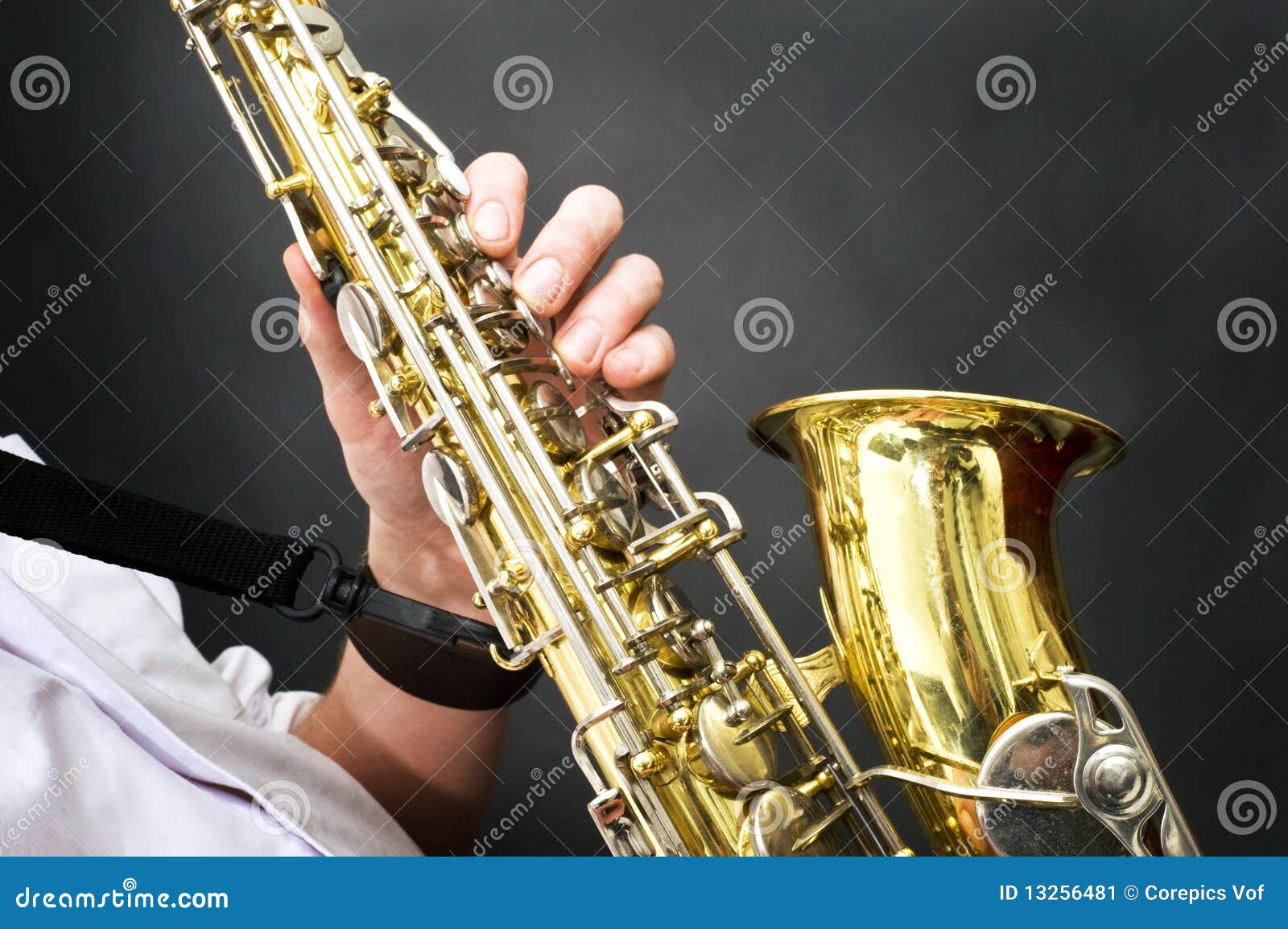 De details van de saxofoon stock afbeelding. Image of muziek - 13256481