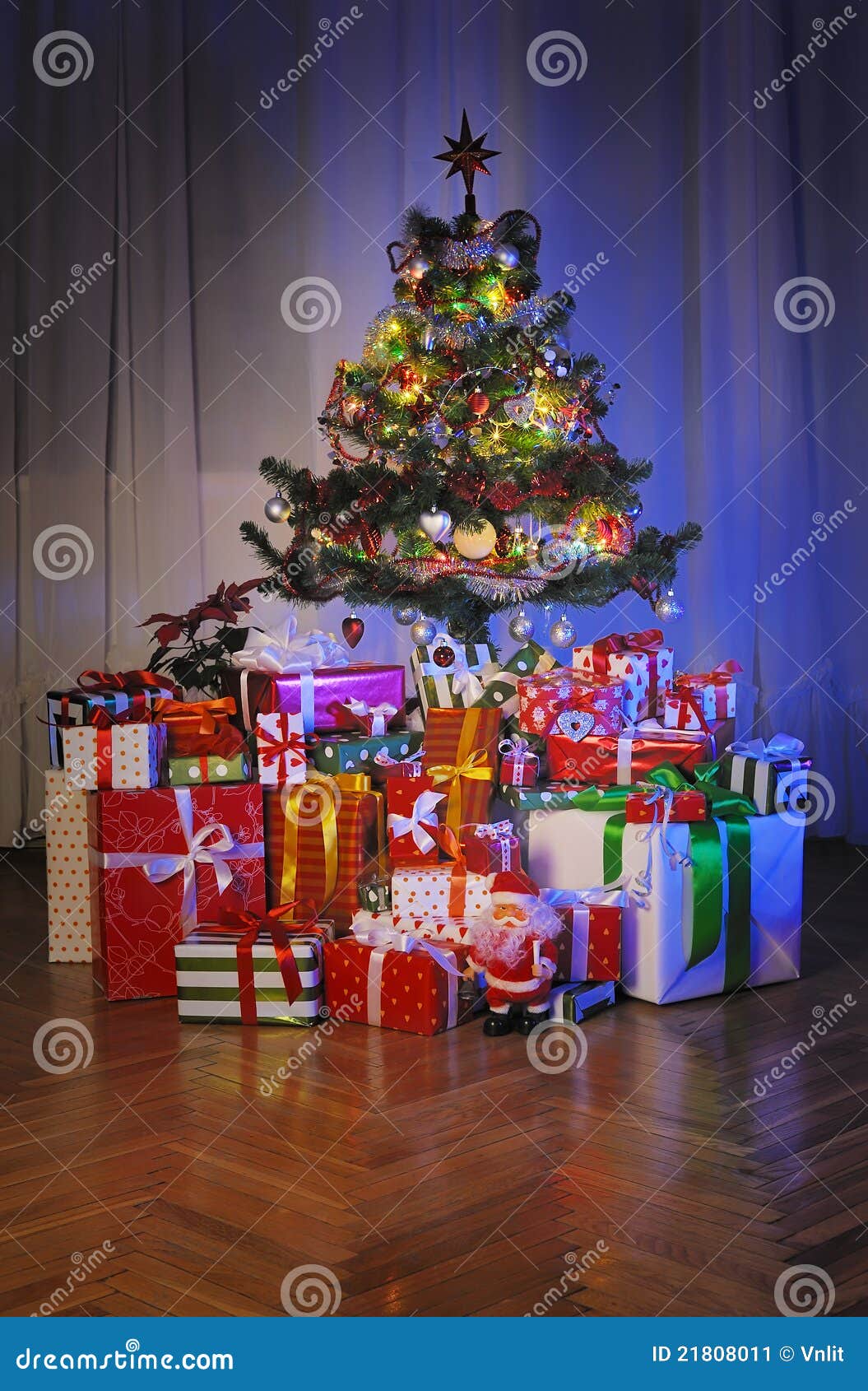 De Dozen Van De Gift Onder Kerstboom Stock Afbeelding - Image of hoop ...