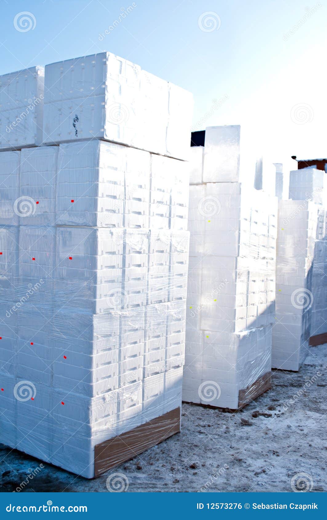 De Dozen Van Het Polystyreen Stock Foto - Image of dozen, opgestapeld ...