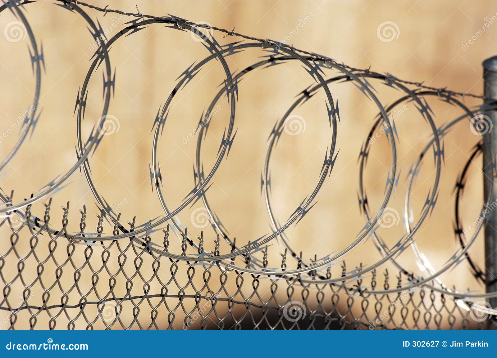 De Draadomheining Van Het Scheermes. Stock Afbeelding - Image of ...