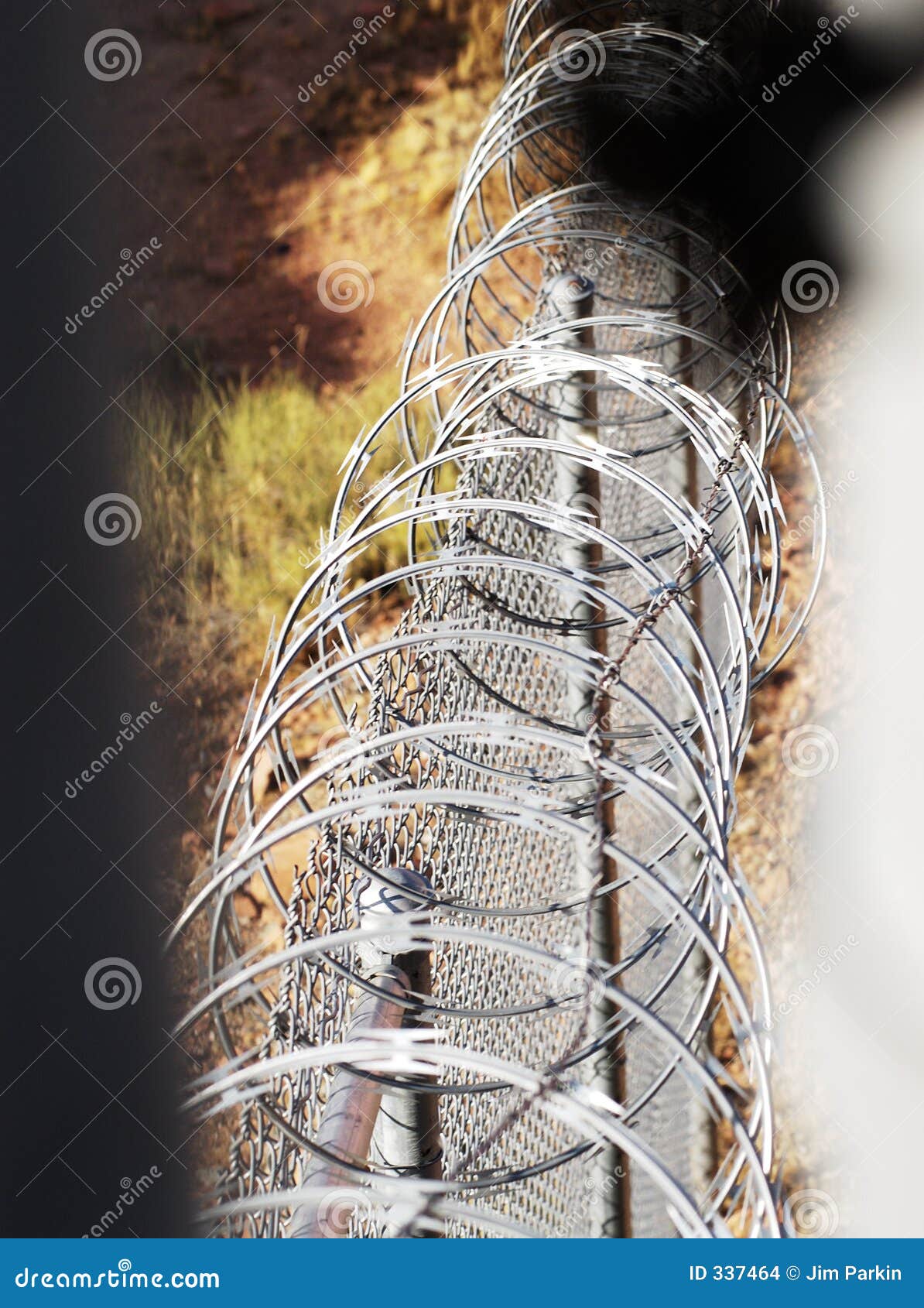 De Draadomheining Van Het Scheermes. Stock Foto - Image of onwettig ...