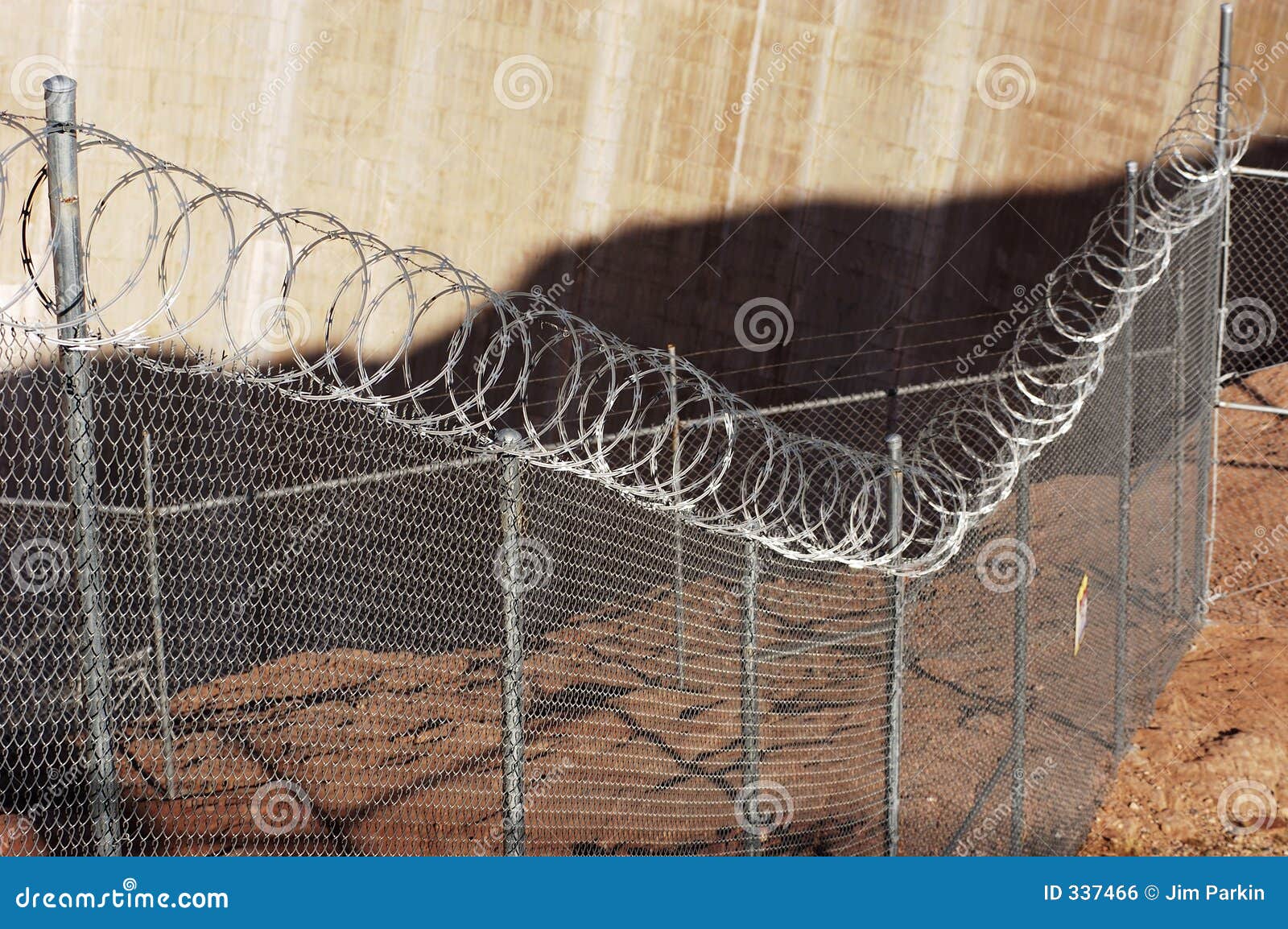 De Draadomheining Van Het Scheermes. Stock Foto - Image of beveilig ...