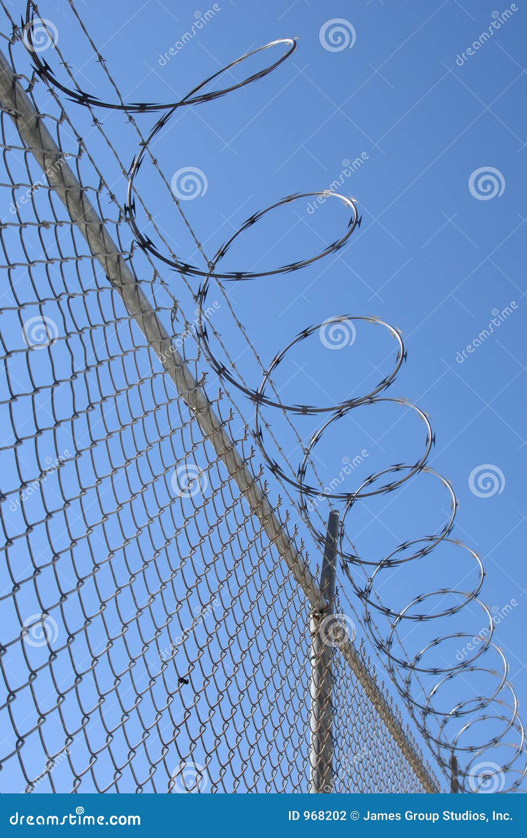 De Draadomheining Van Het Scheermes Stock Foto - Image of draad ...