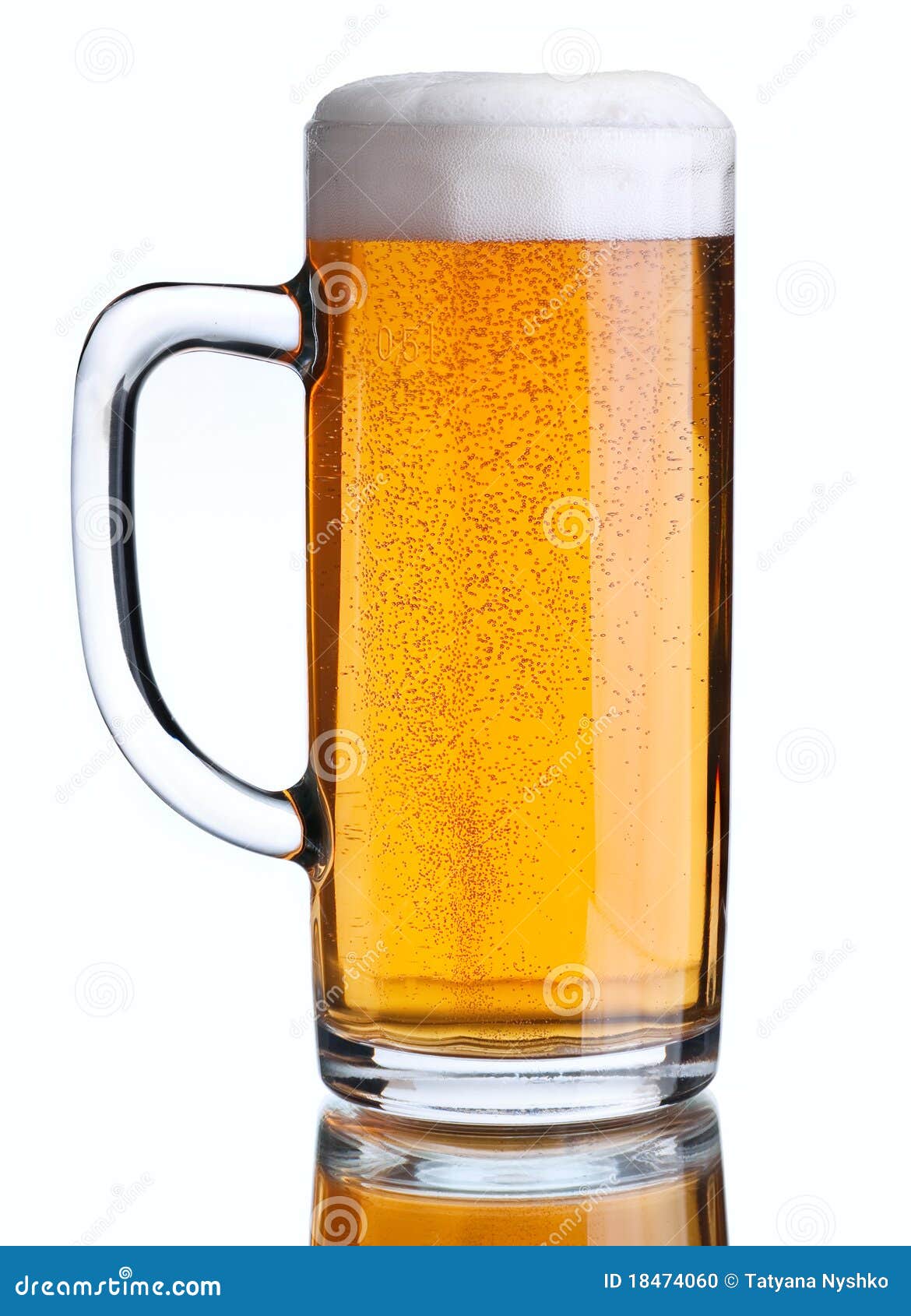 De Drank Van Het Bier Op Wit Stock Foto - Image of alcohol, geïsoleerd ...
