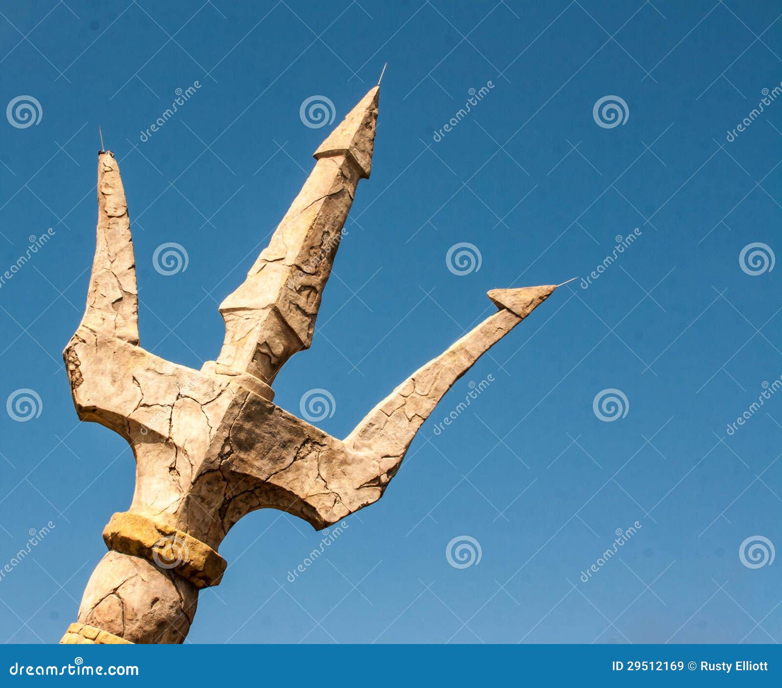 De drietand van de steen stock afbeelding. Image of teken - 29512169