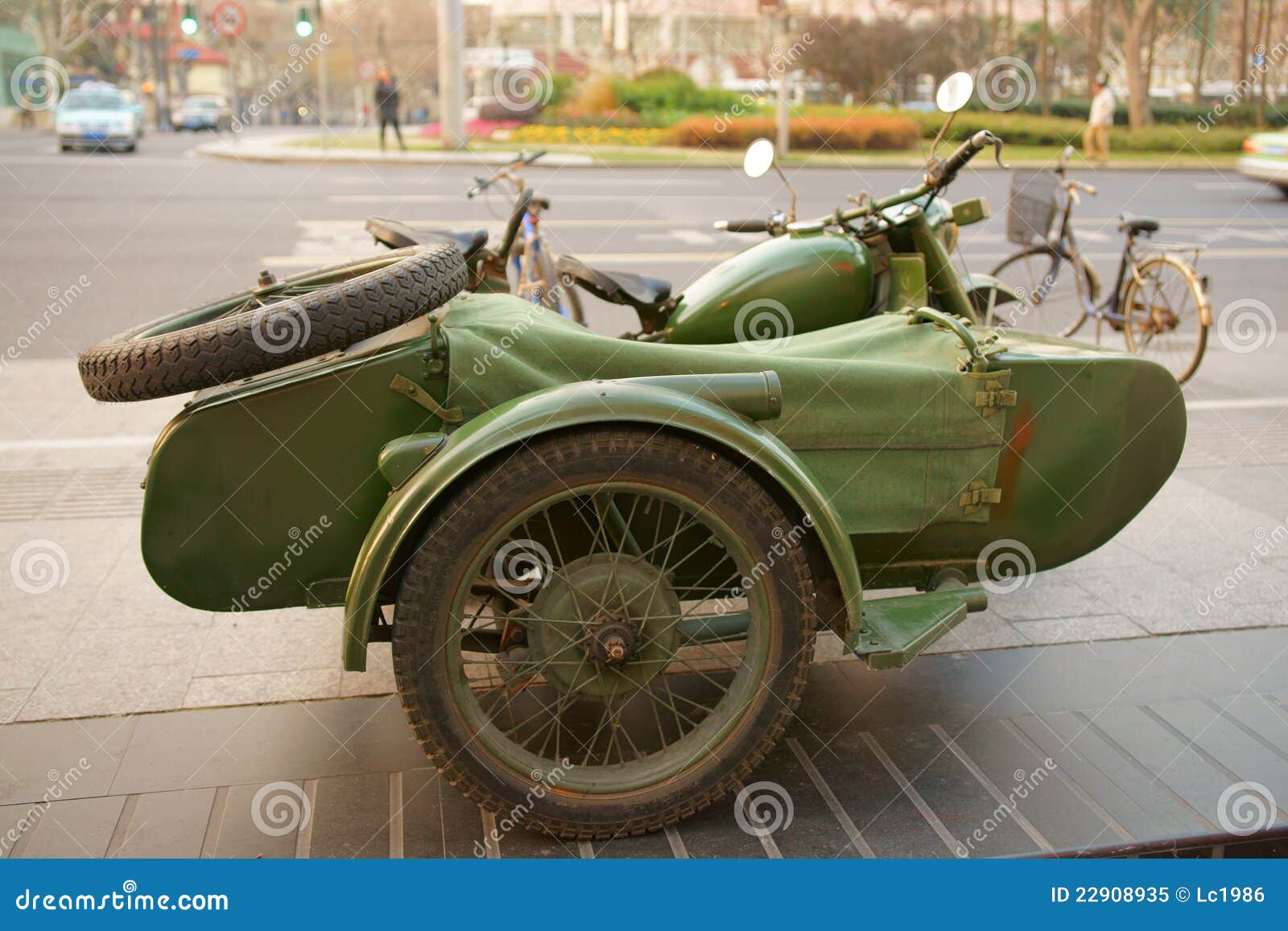 De driewieler van de motor stock afbeelding. Image of machine - 22908935