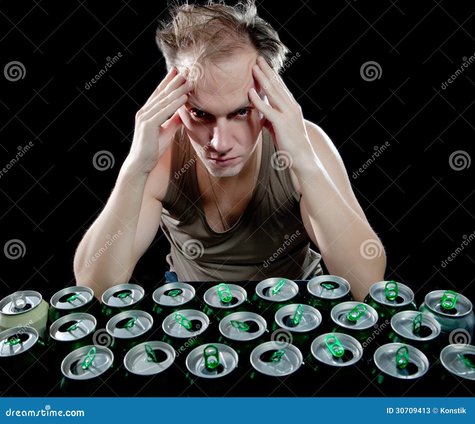 De Dronken Persoon in Een Groen Onderhemd Stock Afbeelding - Image of ...