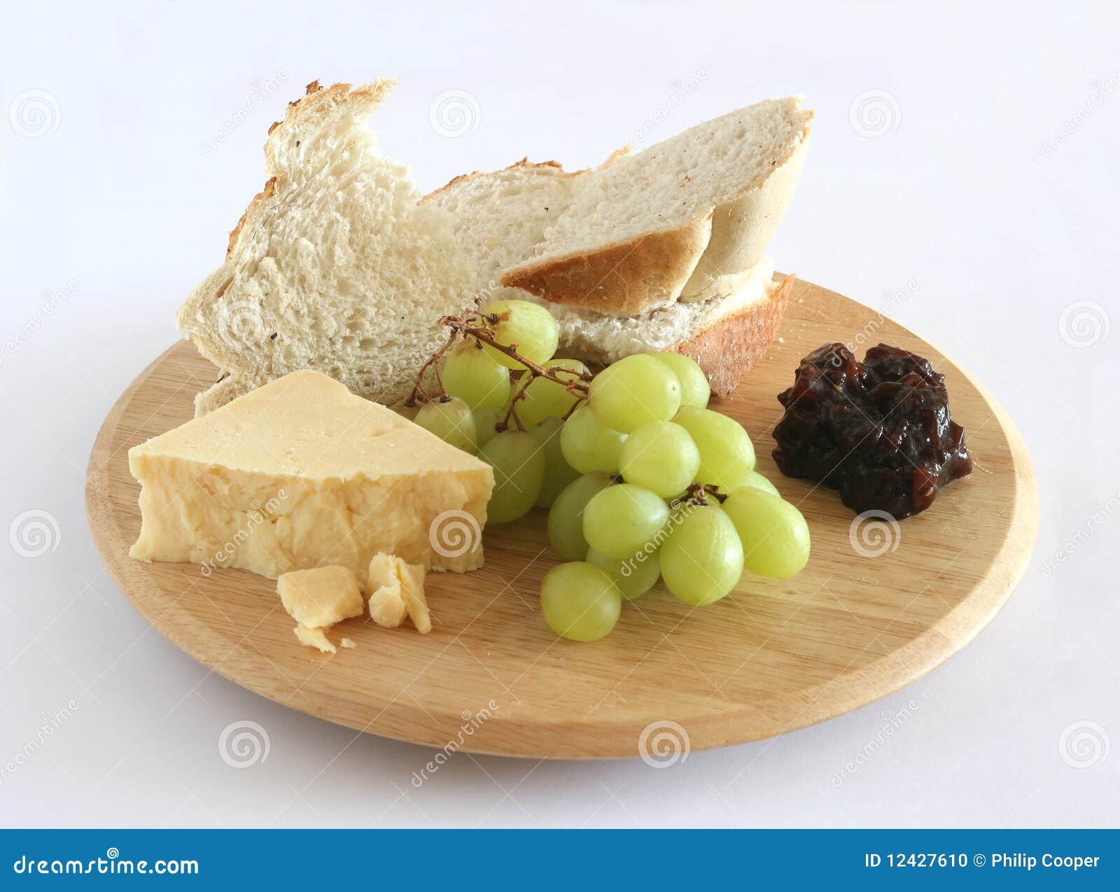 De Druiven Van De Kaasgroenten in Het Zuur Van Het Brood Stock Foto ...