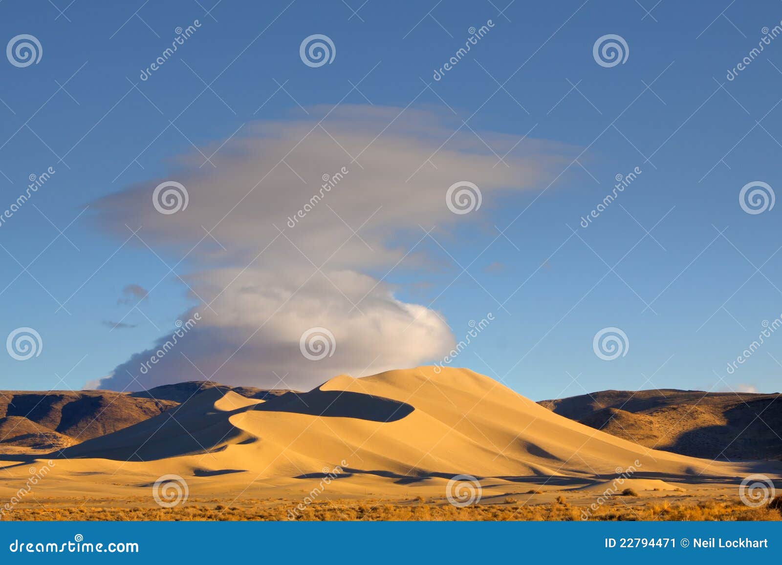 De Duinen Van Het Zand Van De Woestijn Stock Afbeelding - Image of berg ...