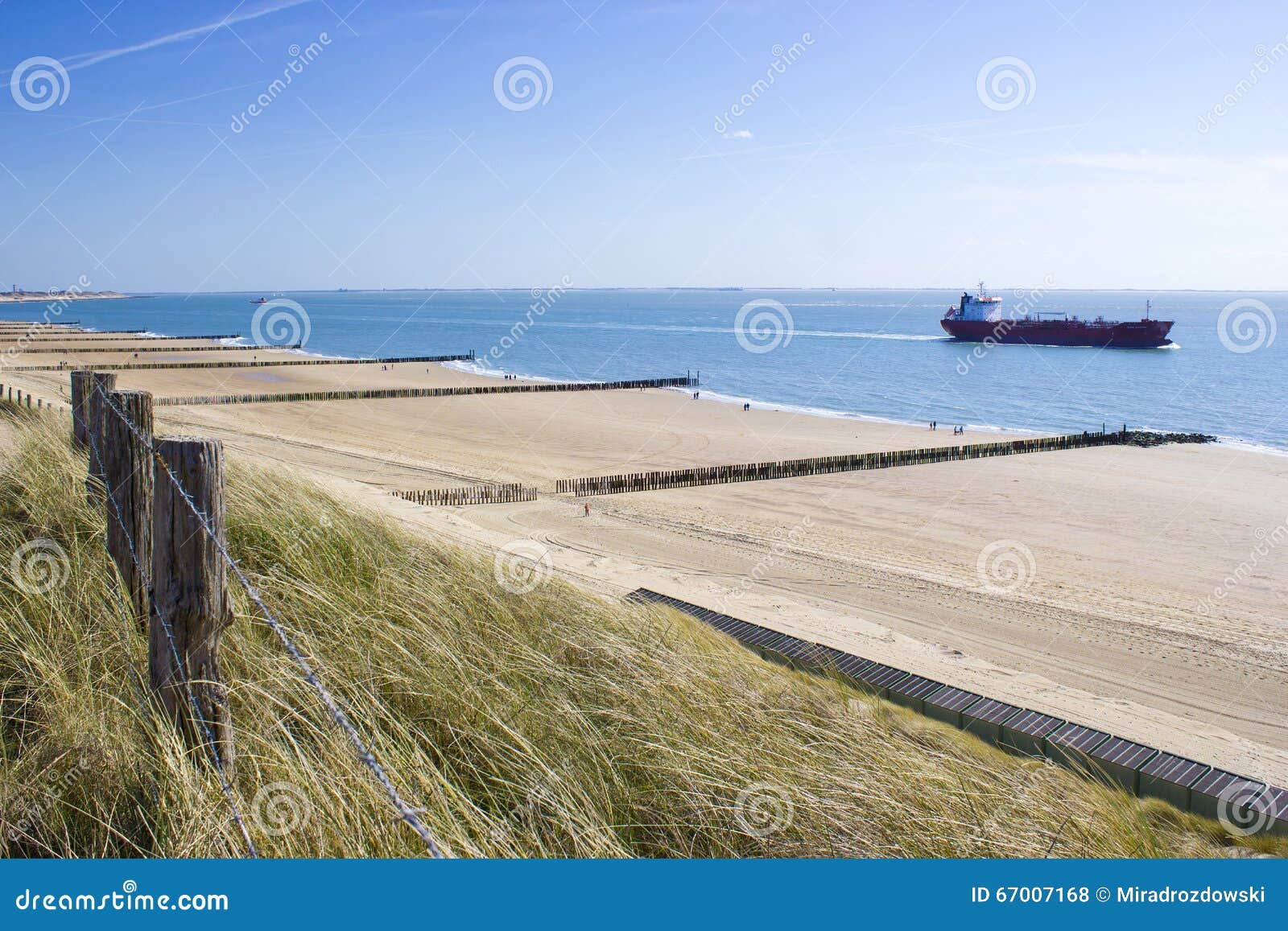 De Duinen in Zoutelande, Nederland Stock Foto - Image of zeegezicht ...