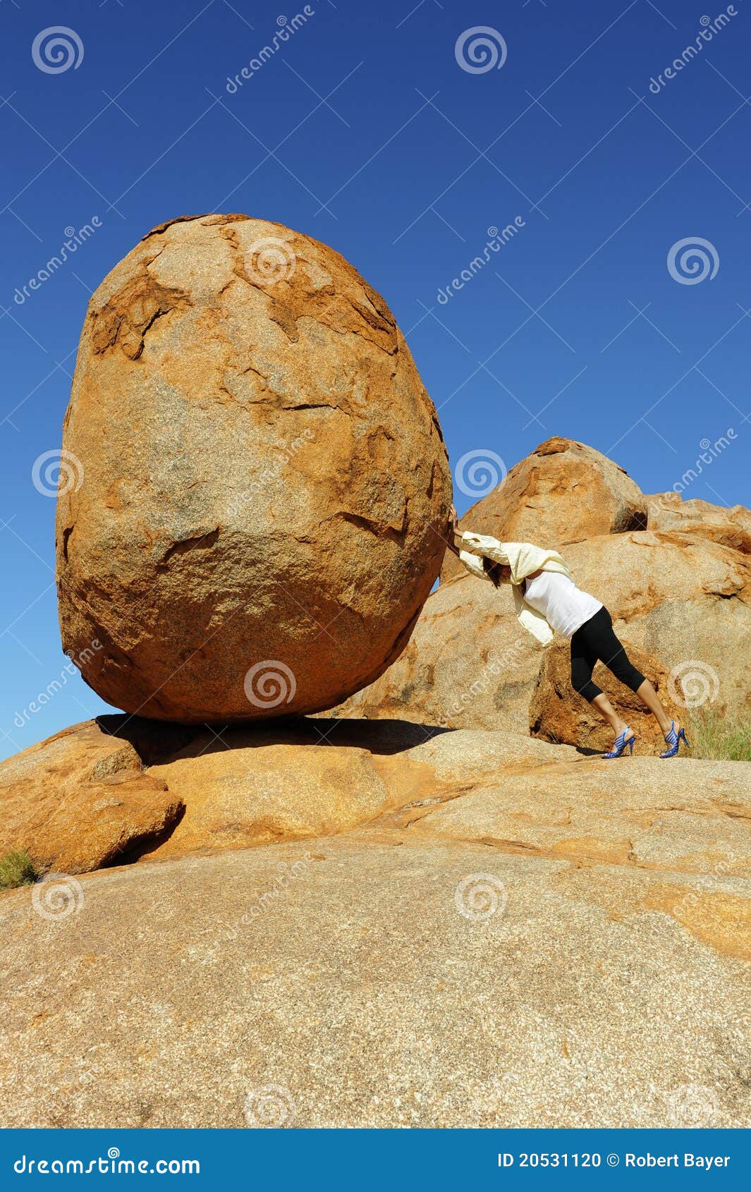 De Duwende Kei Van De Vrouw Stock Foto - Image of blauw, overhemd: 20531120