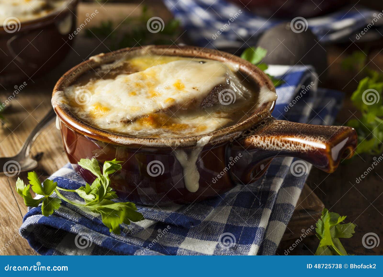 De Eigengemaakte Franse Soep Van De Ui Stock Foto - Image of ...