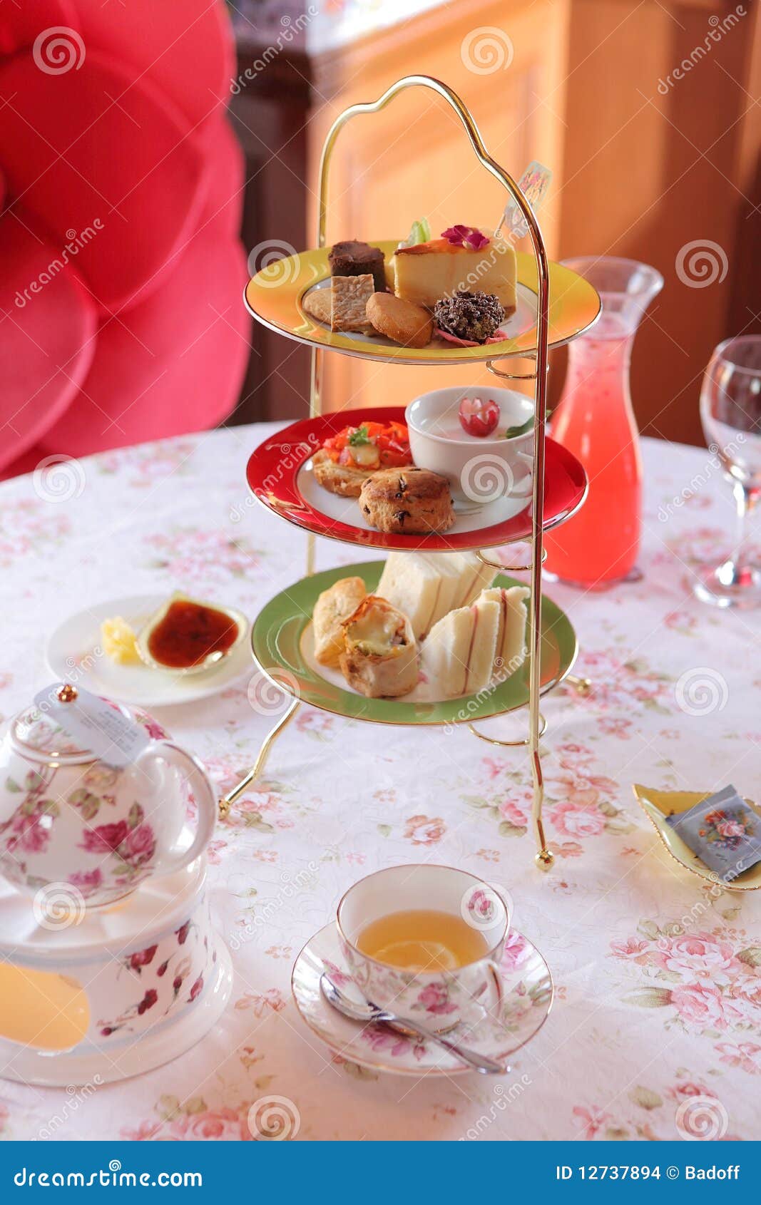 De Engelse Tijd Van De Thee Stock Foto - Image of aangestoken, middag ...