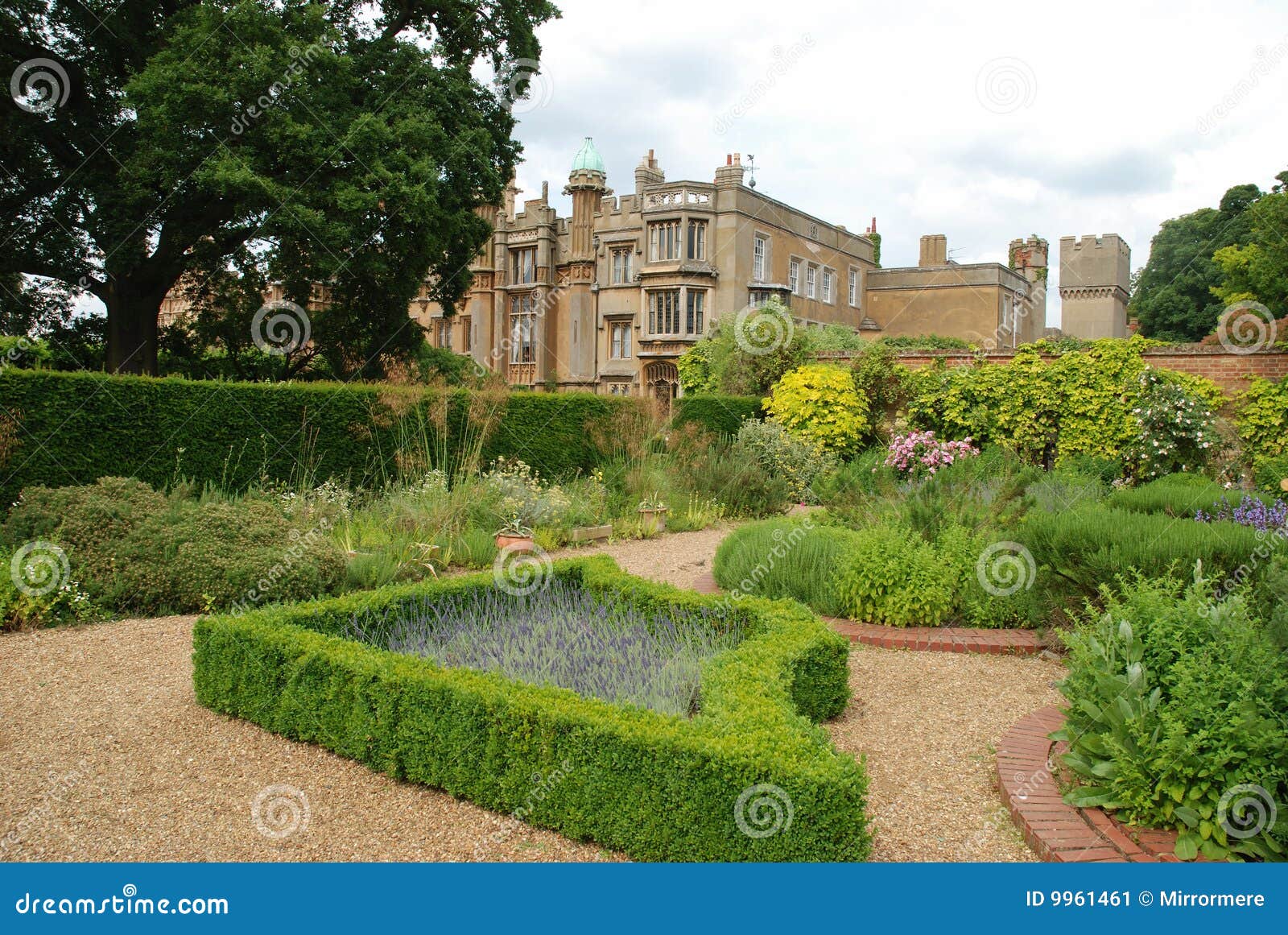 De Engelse Tuin Van Het Land Stock Afbeelding - Image of groot, groen ...
