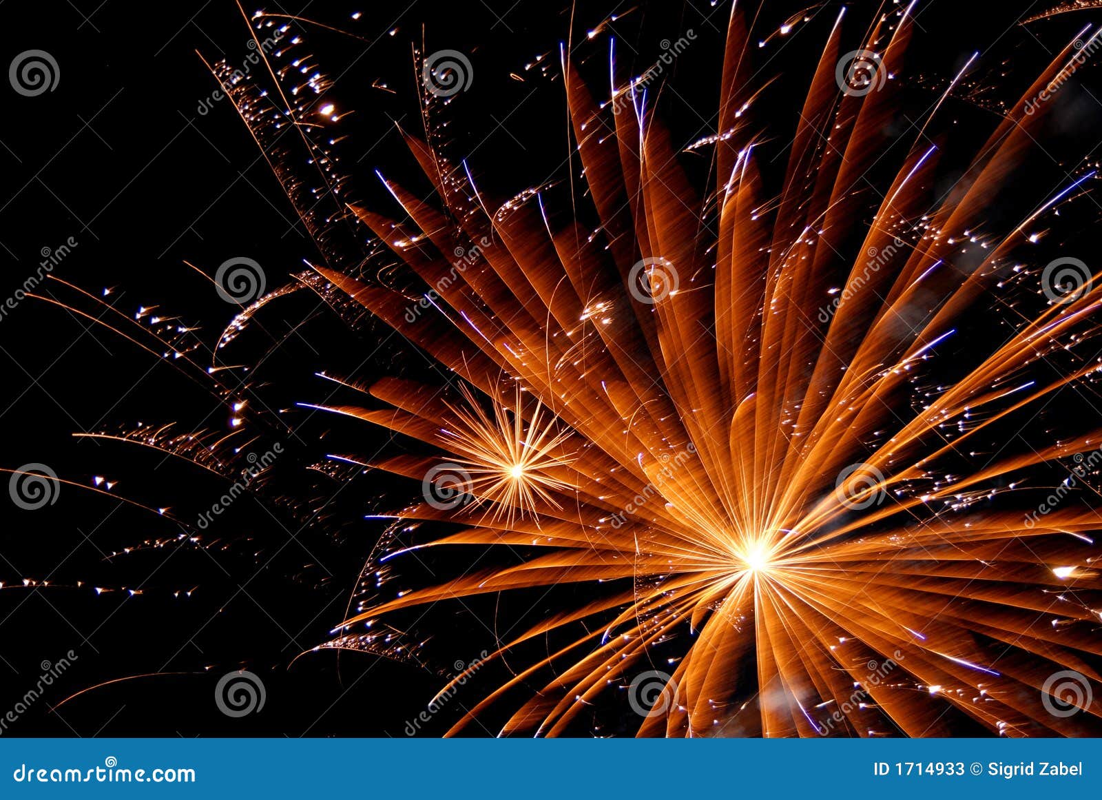 De Explosie Van Het Vuurwerk Stock Afbeelding - Image of toon, rood ...