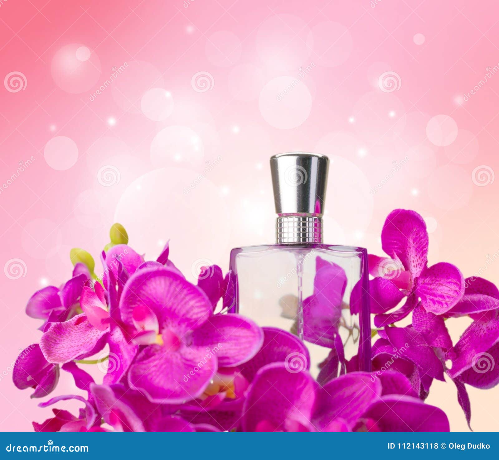 De Fles En De Bloemen Van Het Parfum Stock Foto - Image of ...