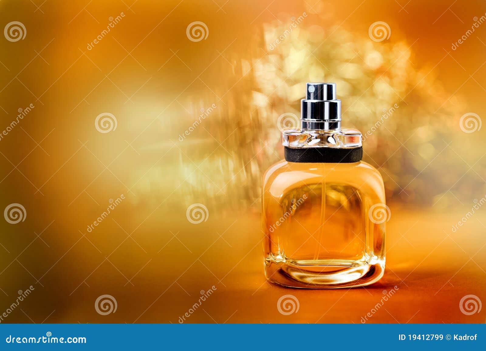 De fles van het parfum stock afbeelding. Image of romaans - 19412799