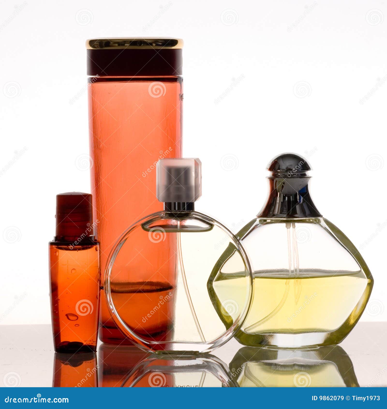 De fles van het parfum stock afbeelding. Image of studio - 9862079