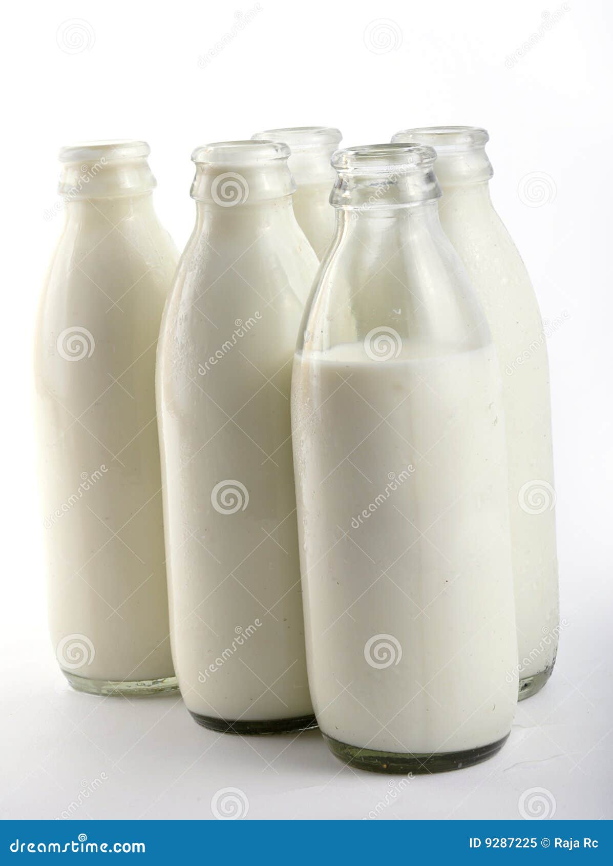 De flessen van de melk stock afbeelding. Image of plastiek - 9287225