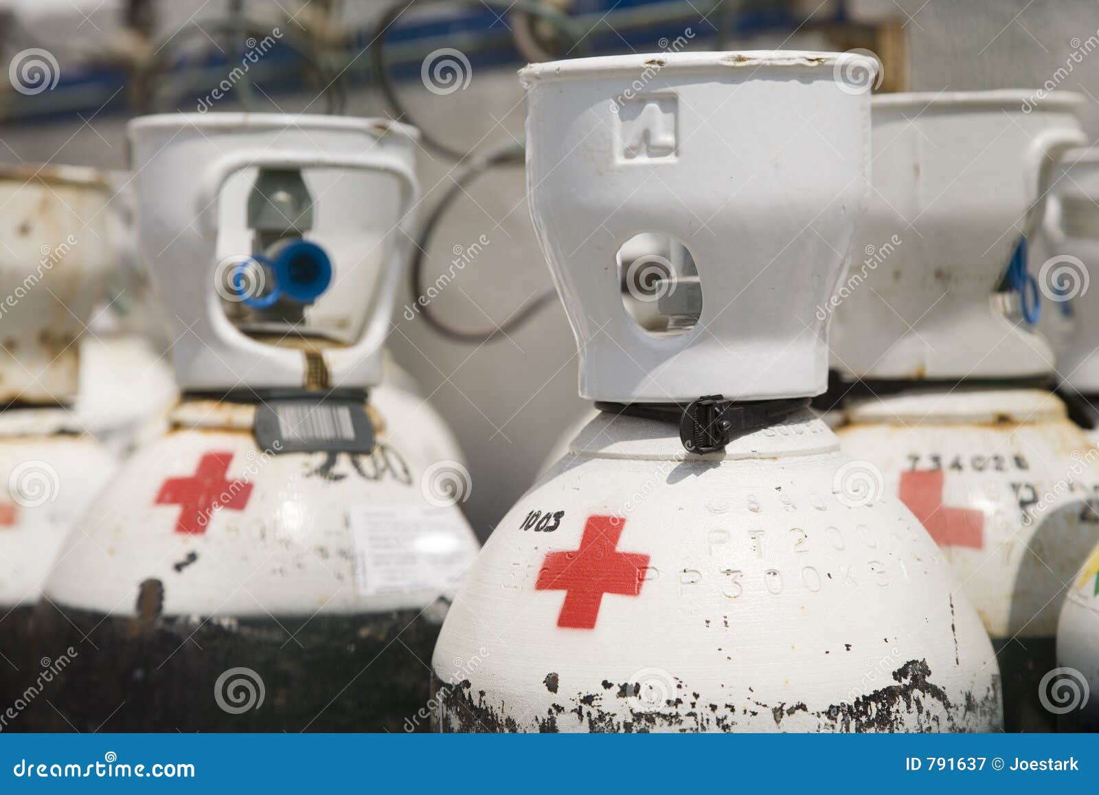 De flessen van de zuurstof stock afbeelding. Image of zuurstof - 791637