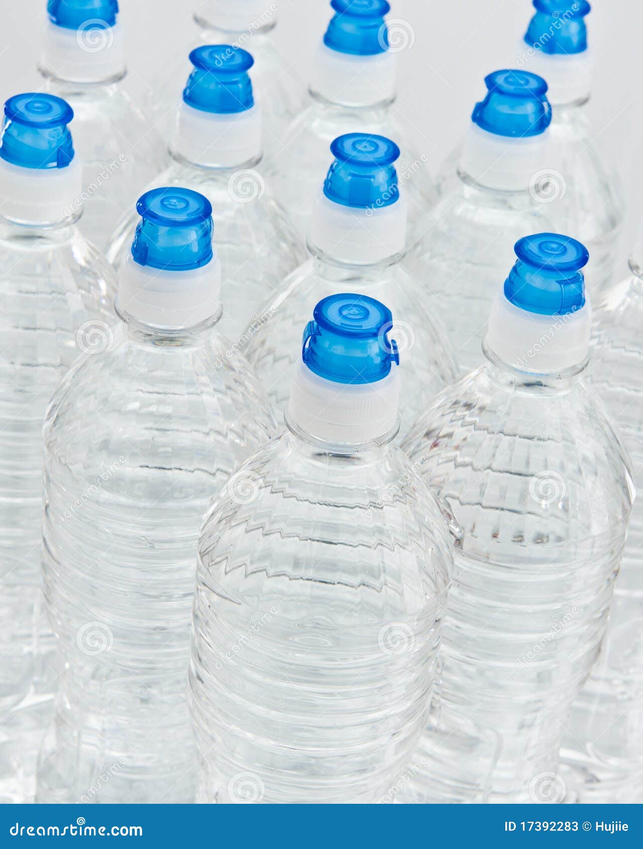 De Flessen van het water stock afbeelding. Image of fles - 17392283