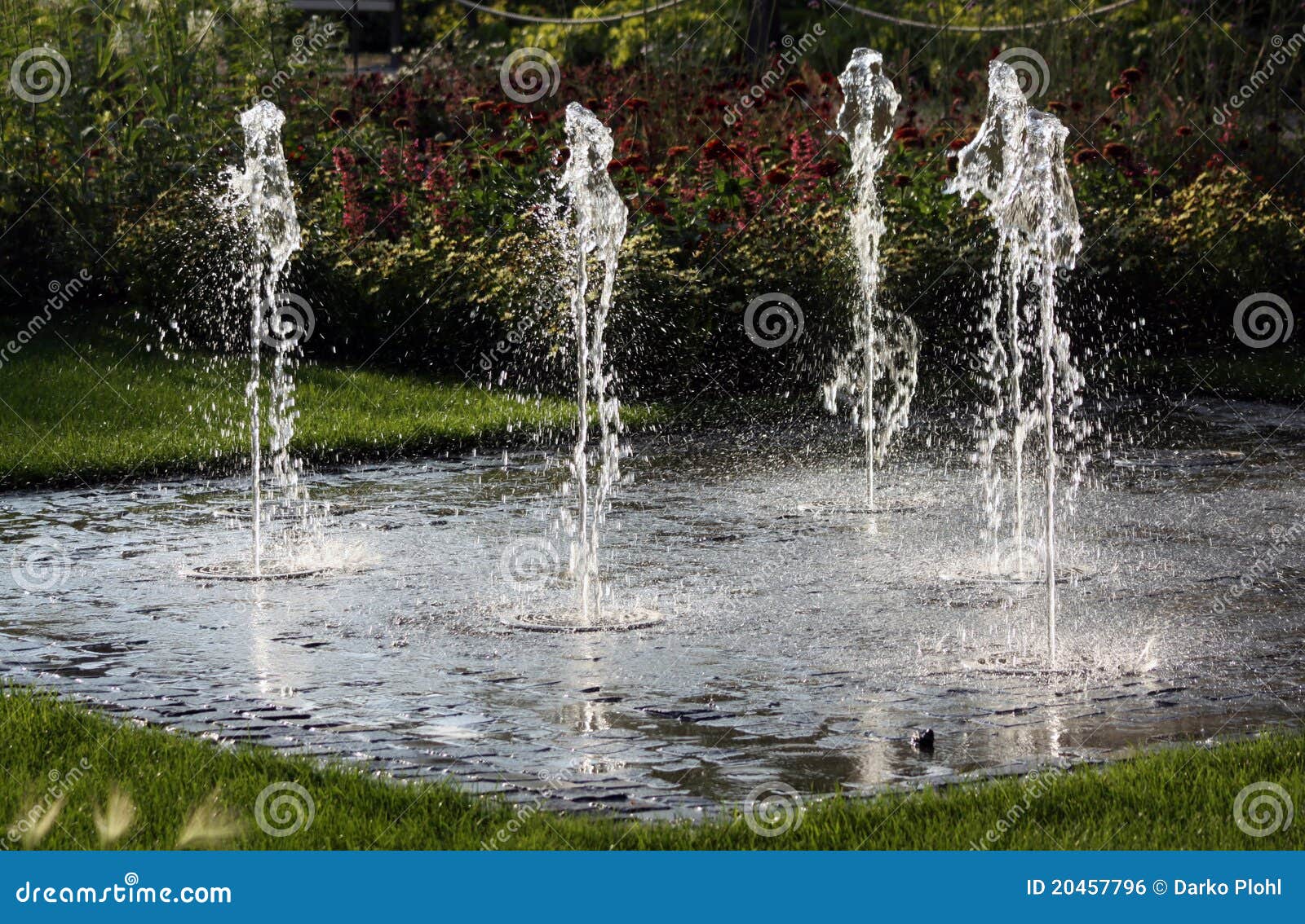De Fontein Van De Het Speltuin Van Het Water Stock Foto - Image of ...