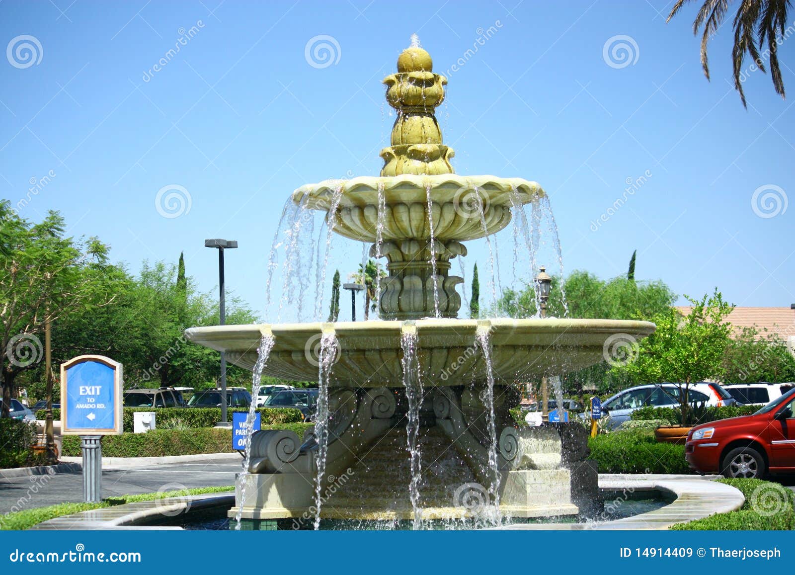 De Fontein van het water stock afbeelding. Image of decor - 14914409