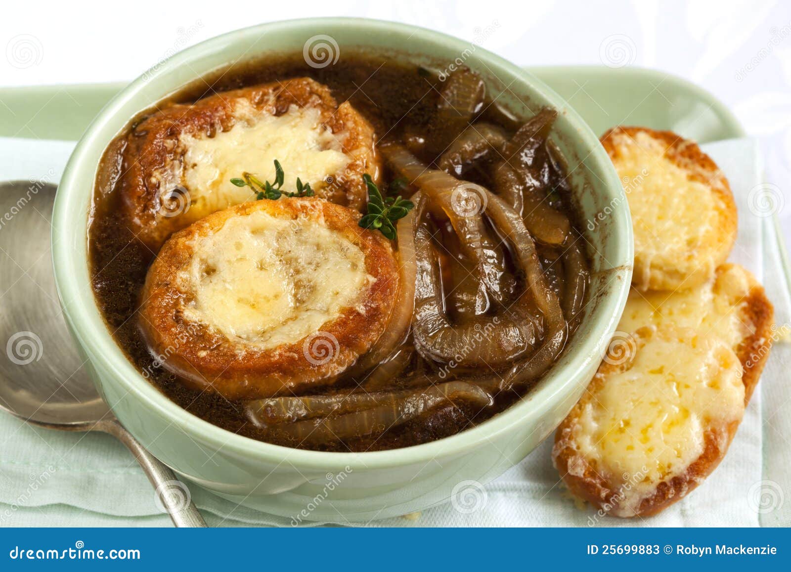 De Franse Soep van de Ui stock afbeelding. Image of forellen - 25699883