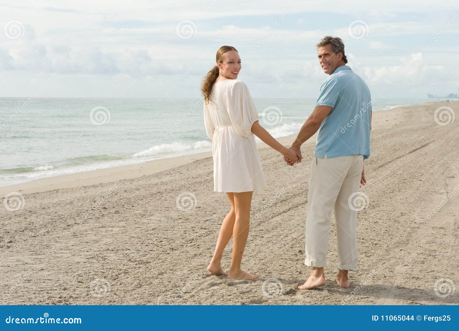 De Gang van het strand stock foto. Image of ontspanning - 11065044