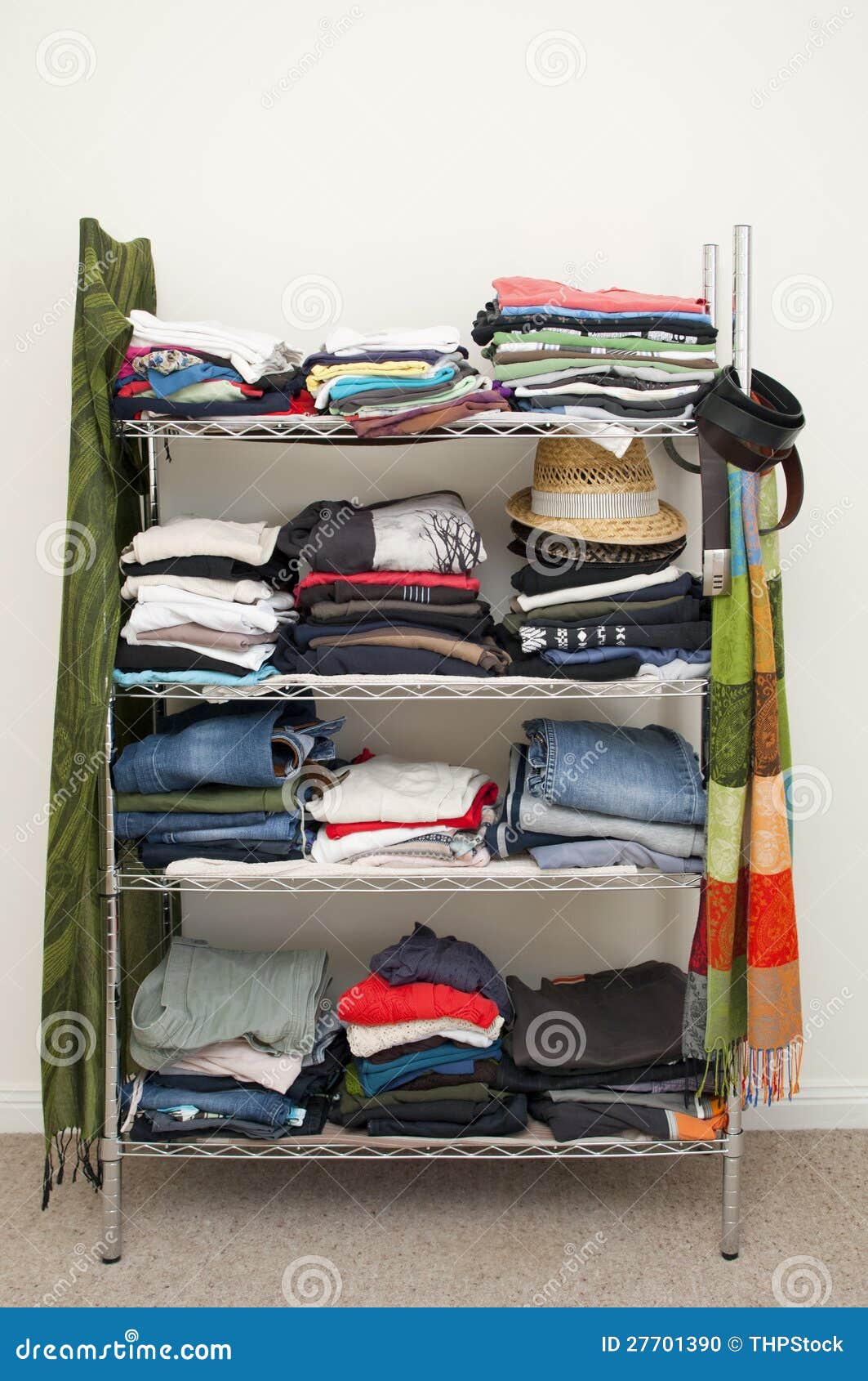 De Garderobe Van Het Rek Van Kleren Stock Foto - Image of modern ...