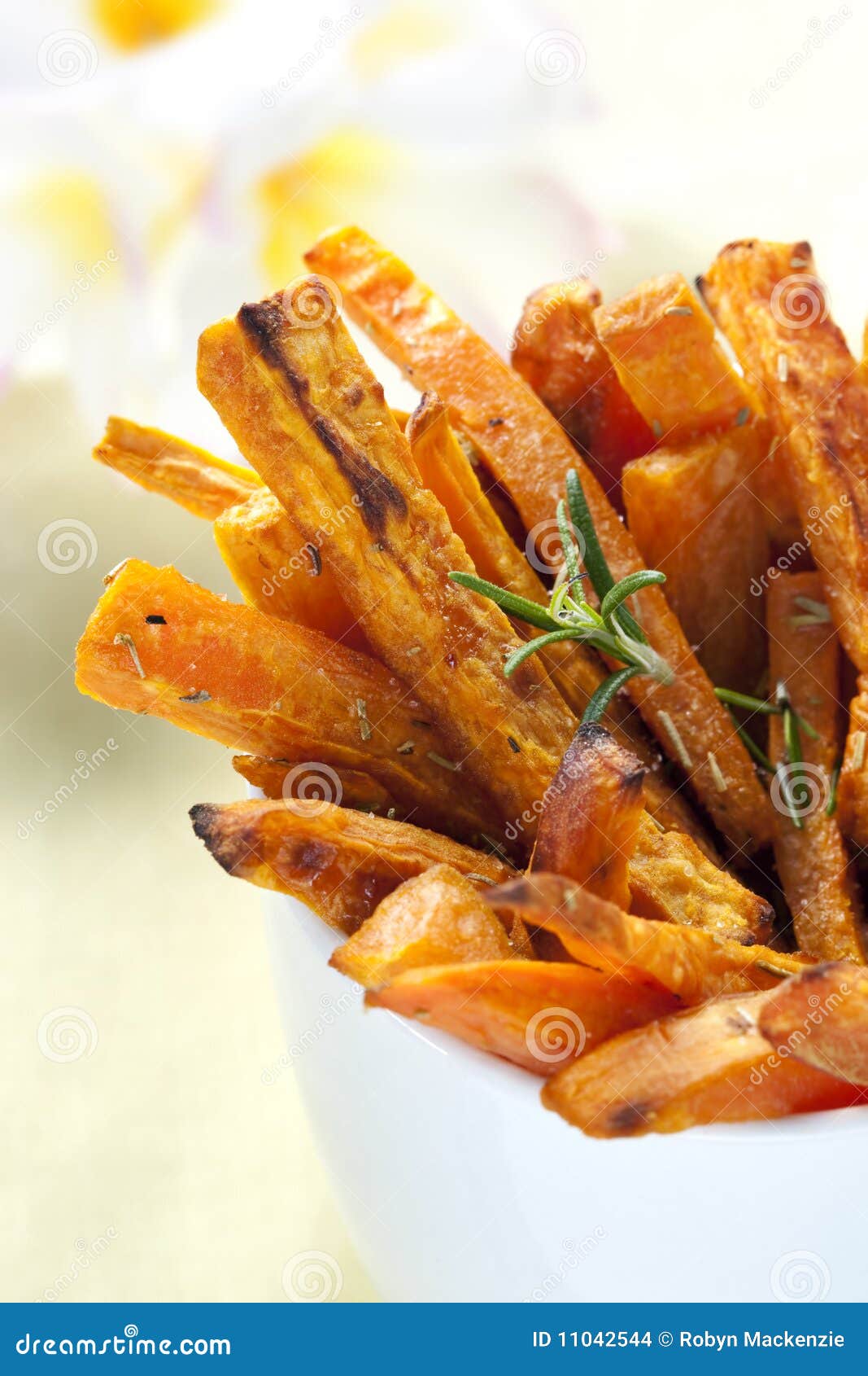De Gebraden Gerechten Van De Bataat Stock Foto - Image of verticaal ...