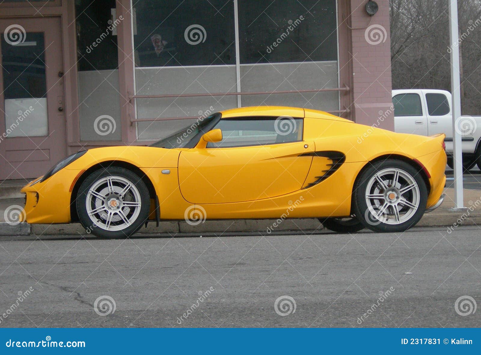 De gele Auto van Lotus stock afbeelding. Image of sporten - 2317831