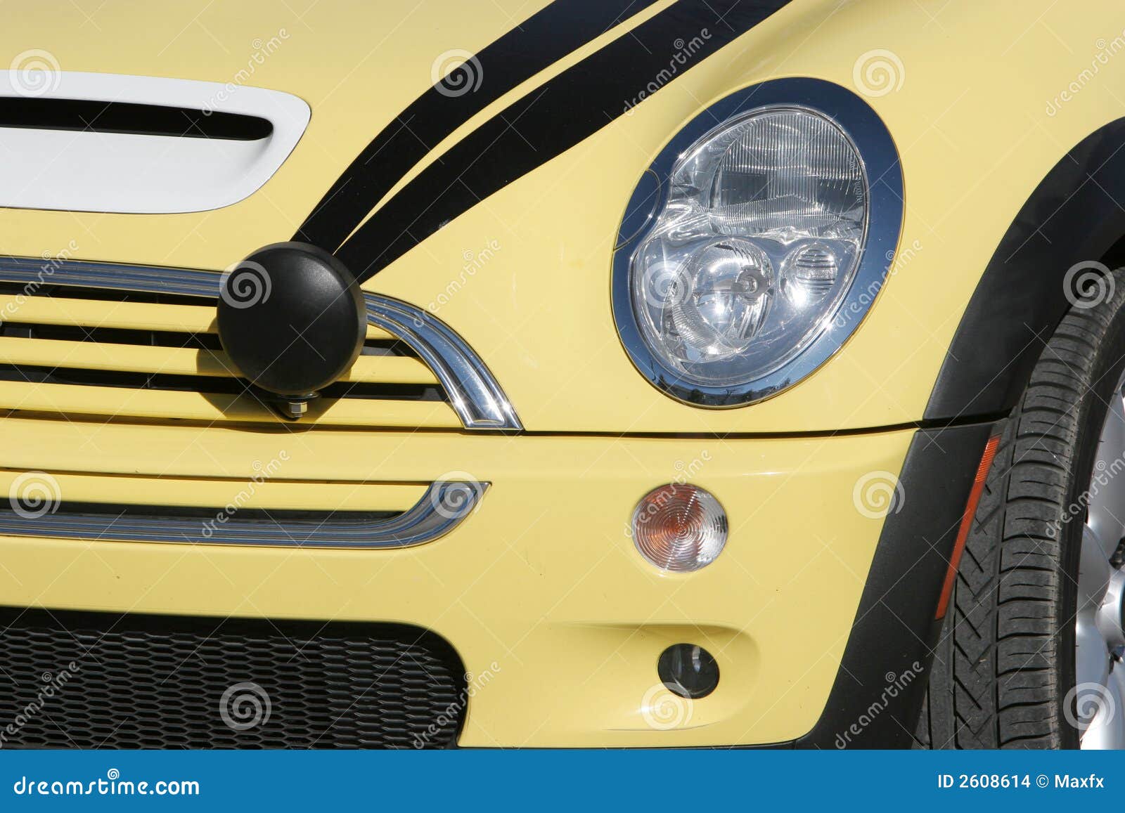 De Gele Auto Van Mini Cooper Stock Foto - Image of wegwijzer ...