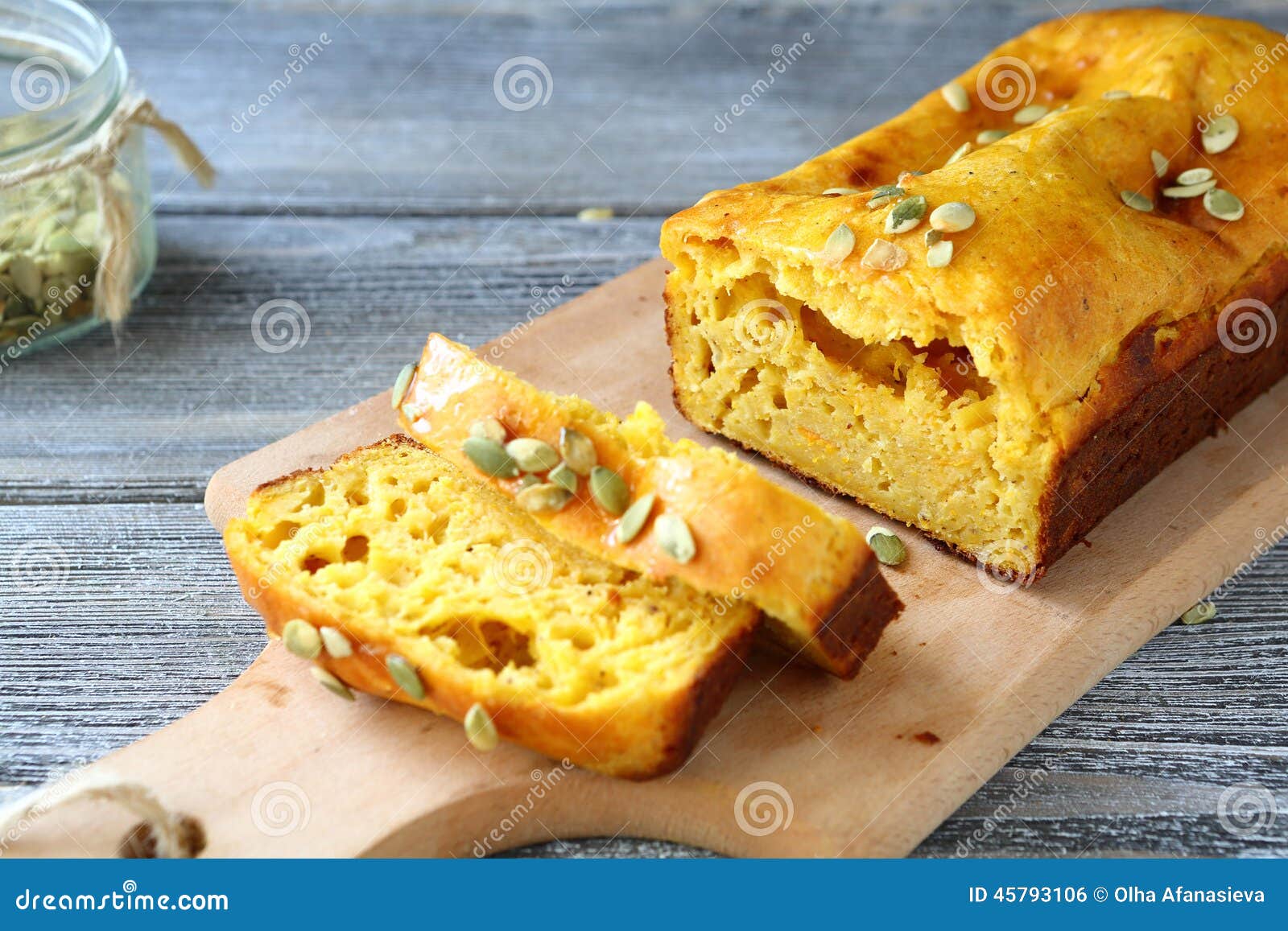 De Gele Cake Van Het Pompoenpond Stock Foto - Image of keuken, voedsel ...