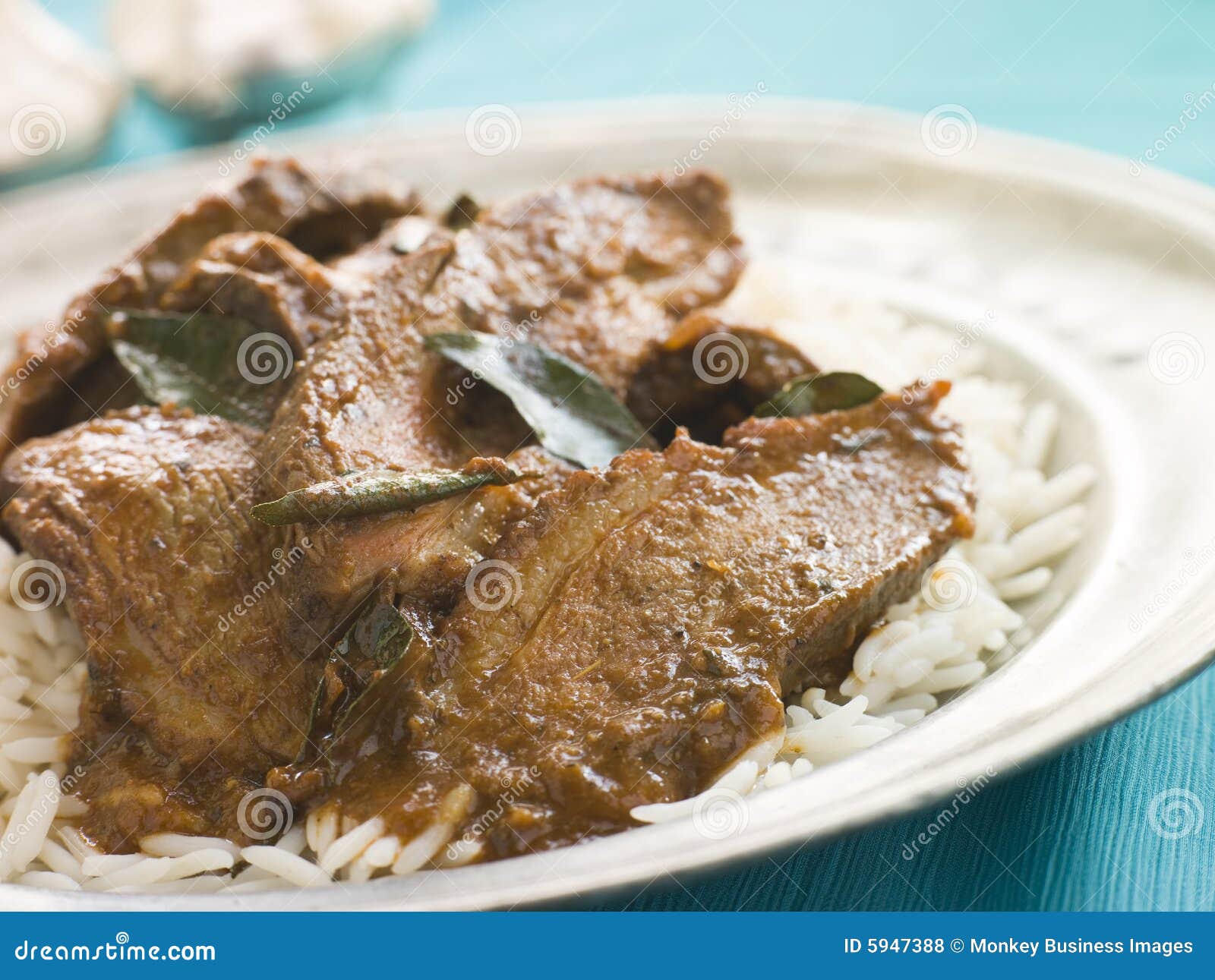 De Gesneden Borst Van De Eend in De Saus Van De Kerrie Van De Tamarinde ...