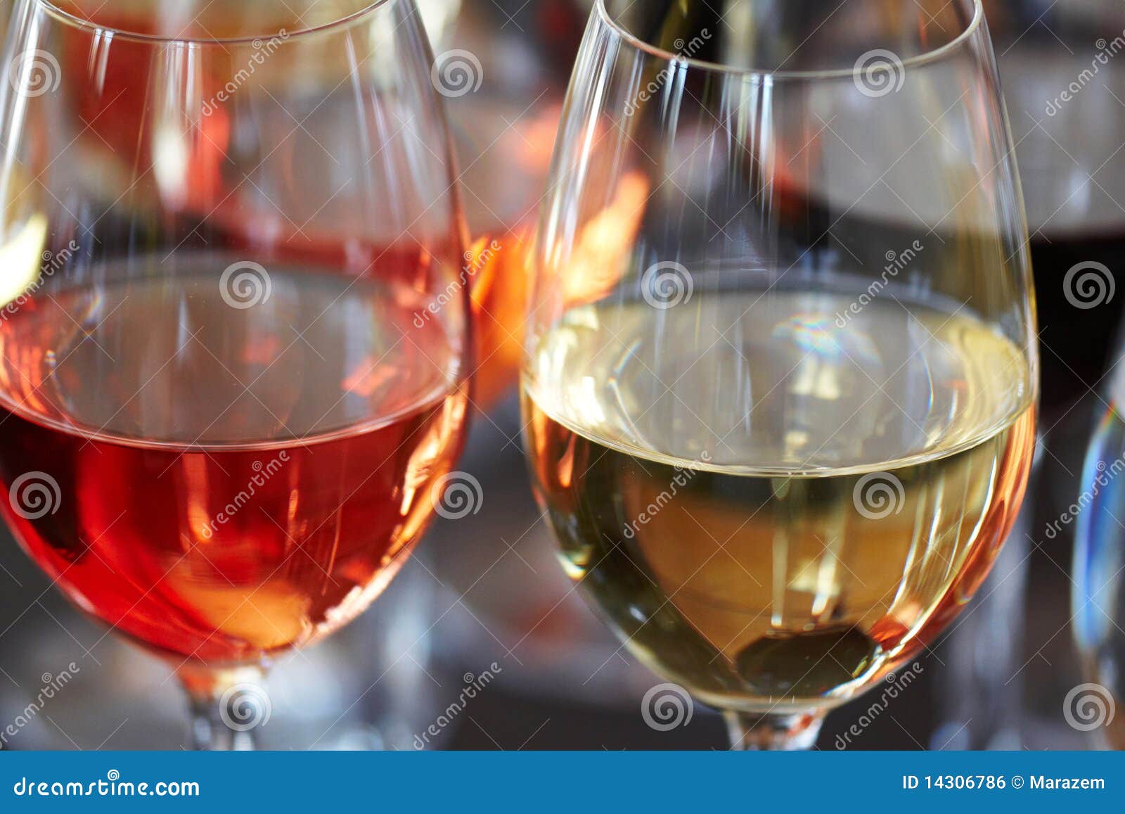 De glazen van de wijn stock foto. Image of droog, vier - 14306786
