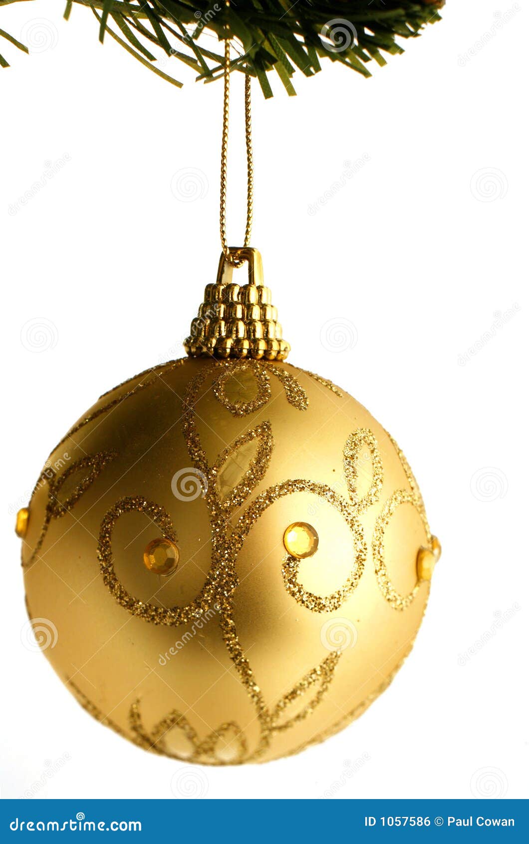 De gouden bal van Kerstmis stock foto. Image of viering - 1057586