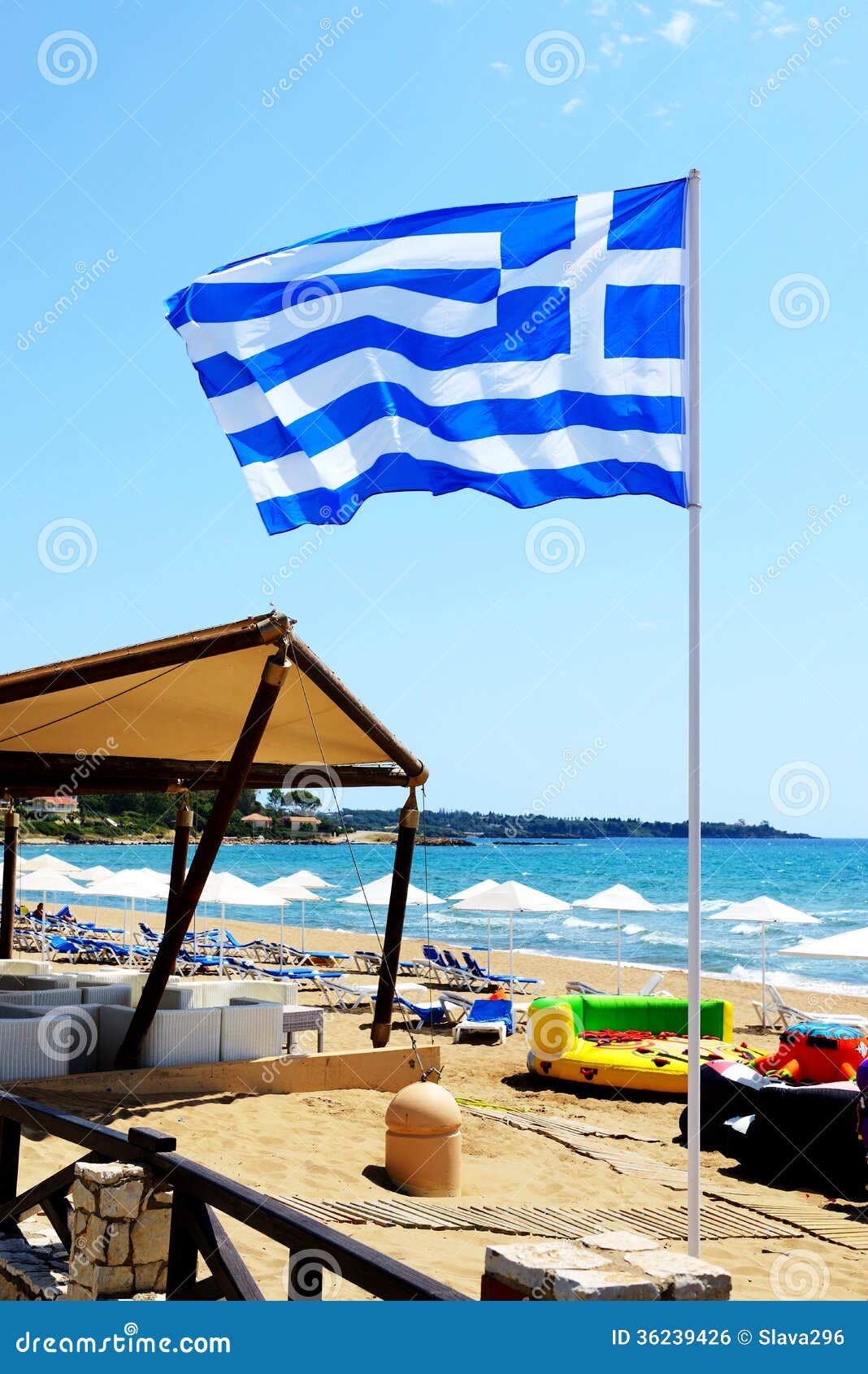 De Griekse Vlag Op Het Strand Stock Foto - Image of vakantie, rolstoel ...