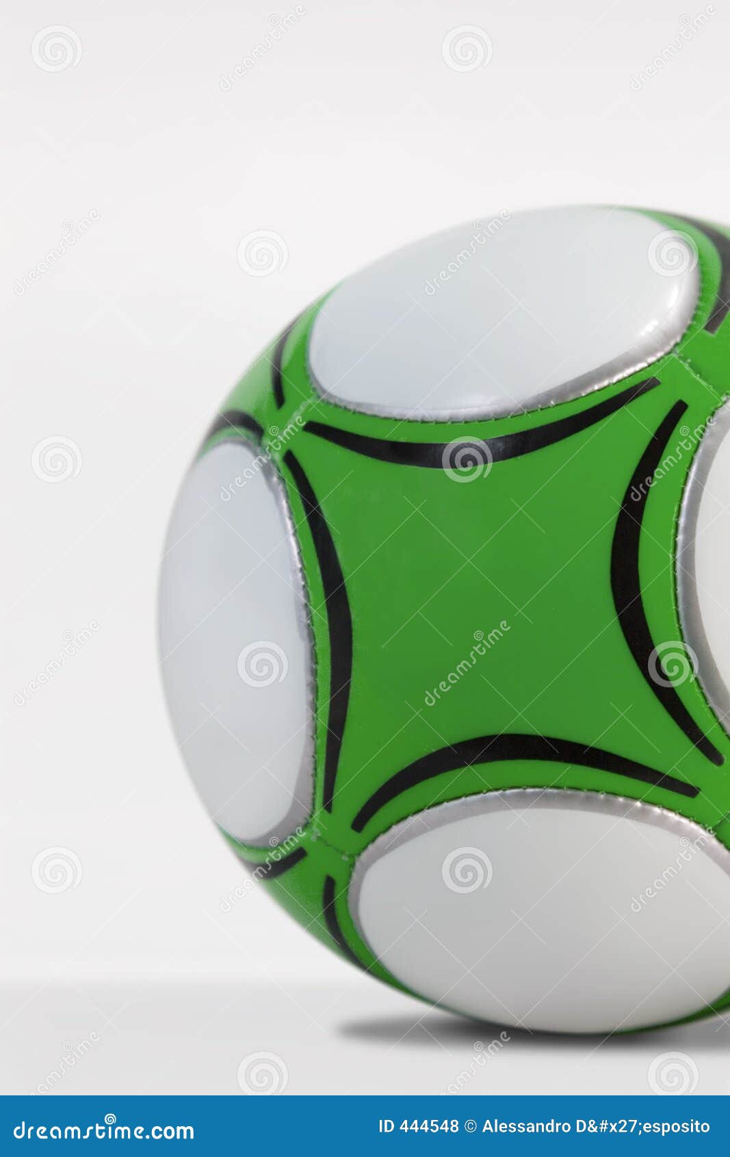 De Groene Bal Van Het Voetbal Stock Foto - Image of liga, europees: 444548