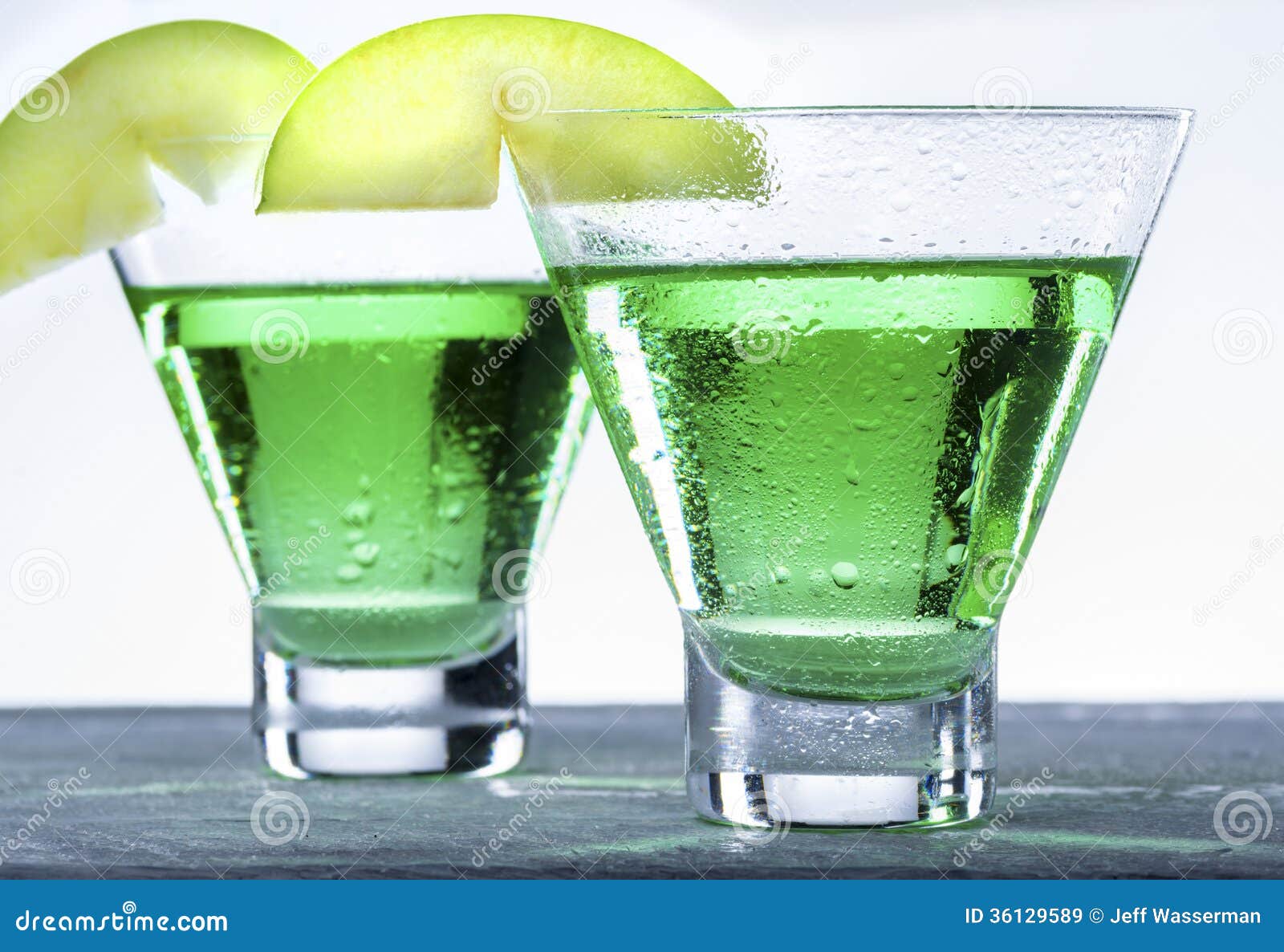 De Groene Cocktail Van Apple Martini Stock Afbeelding - Image of vers ...
