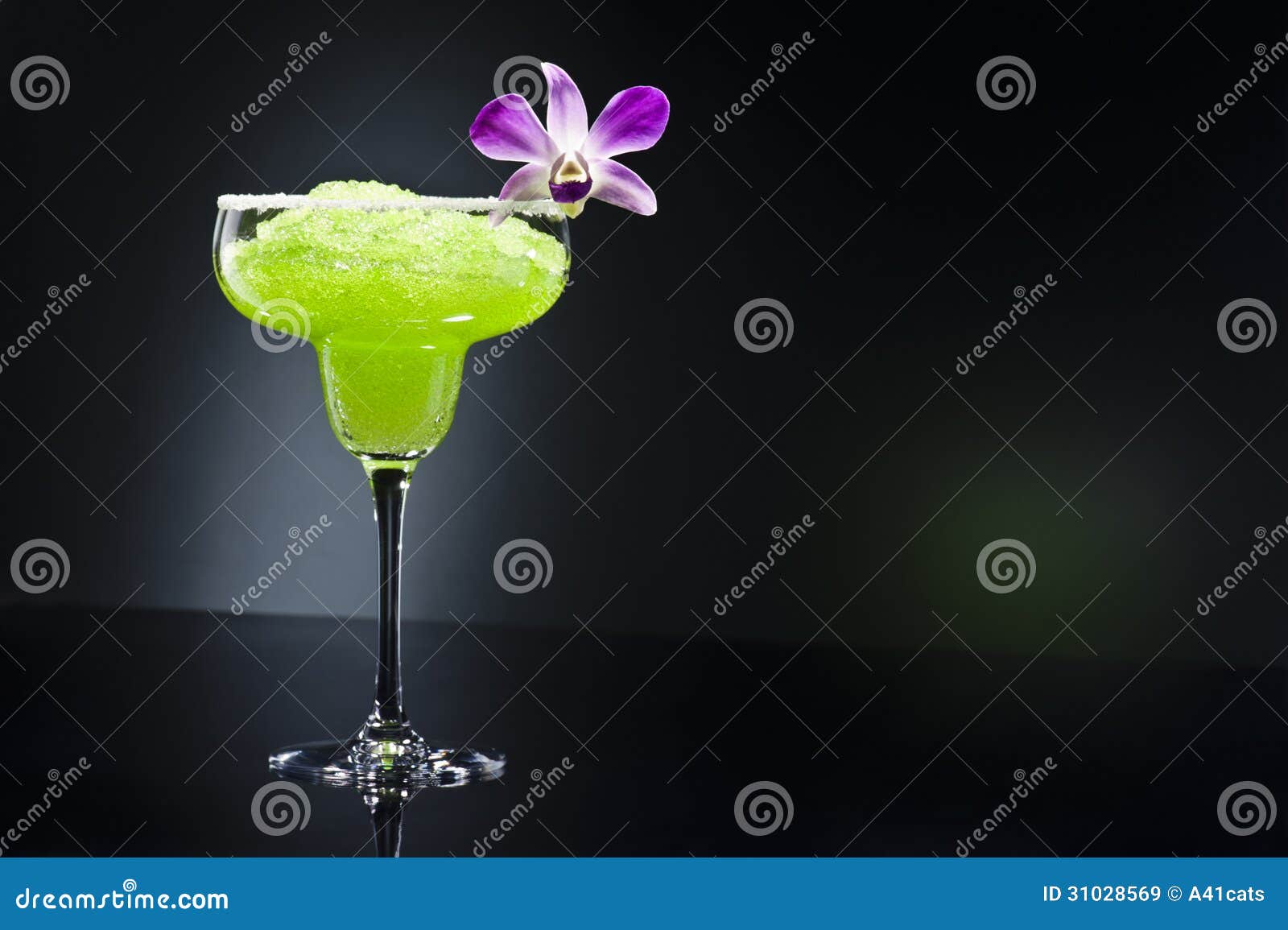 De Groene Cocktail Van Margarita Stock Afbeelding - Image of fruitig ...